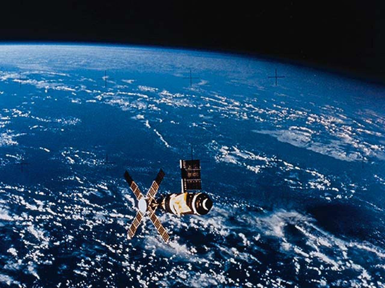 Satellite Wallpapers - Top Free Satellite Backgrounds - WallpaperAccess