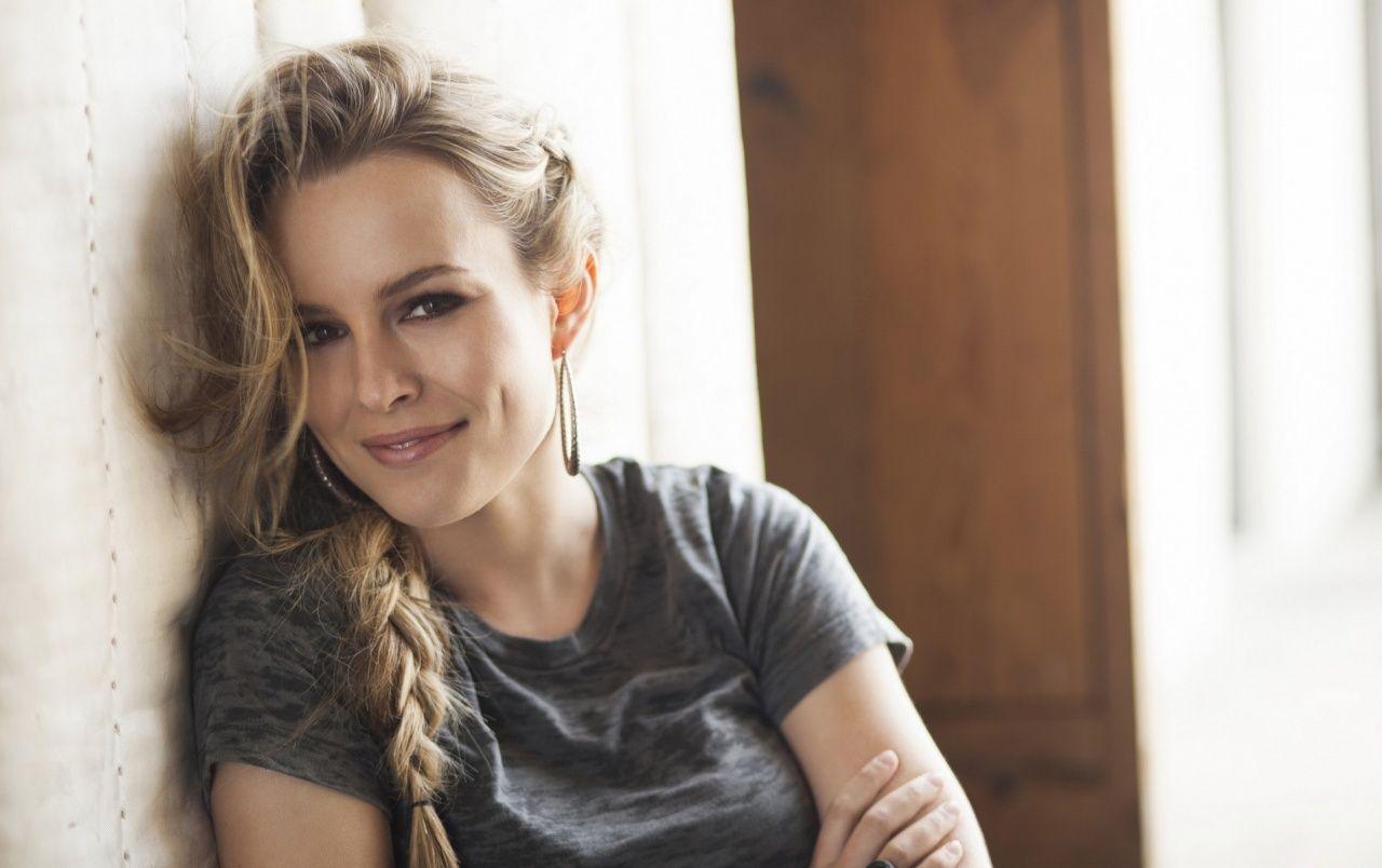 Bridgit Mendler Wallpapers - Top Free Bridgit Mendler Backgrounds ...