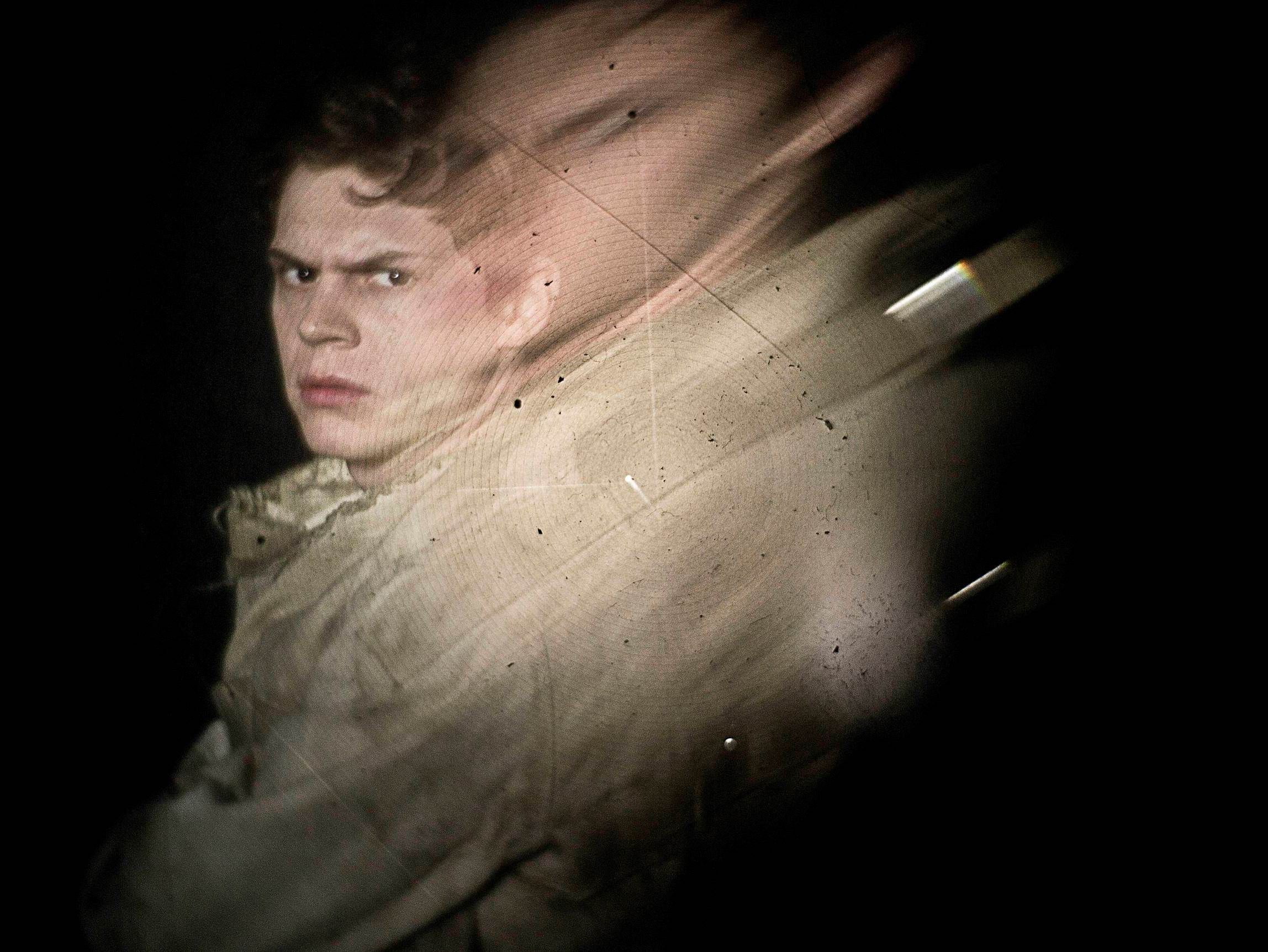 Evan Peters Desktop Wallpapers - Top Free Evan Peters Desktop ...