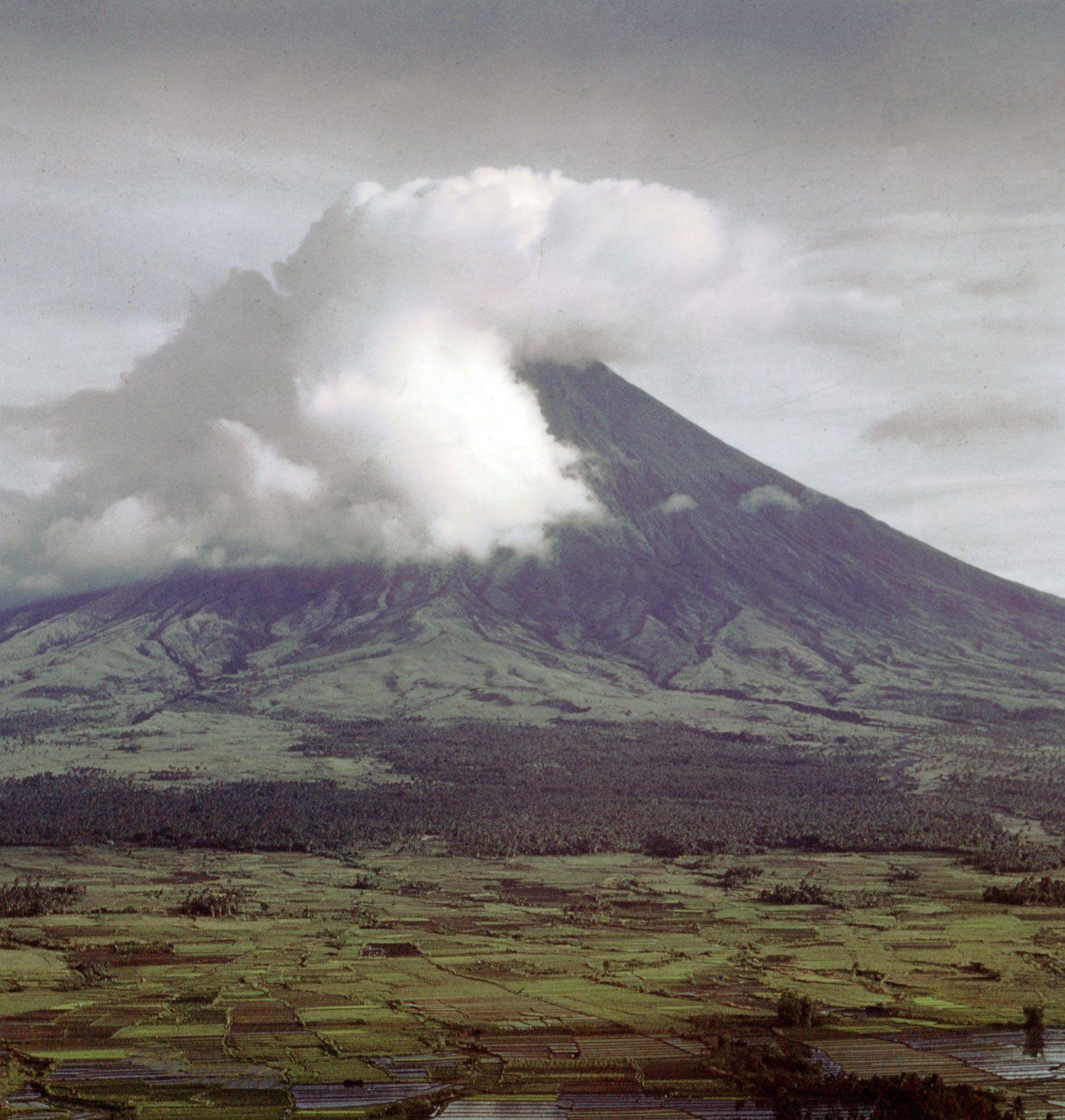 Mayon Volcano Wallpapers - Top Free Mayon Volcano Backgrounds ...