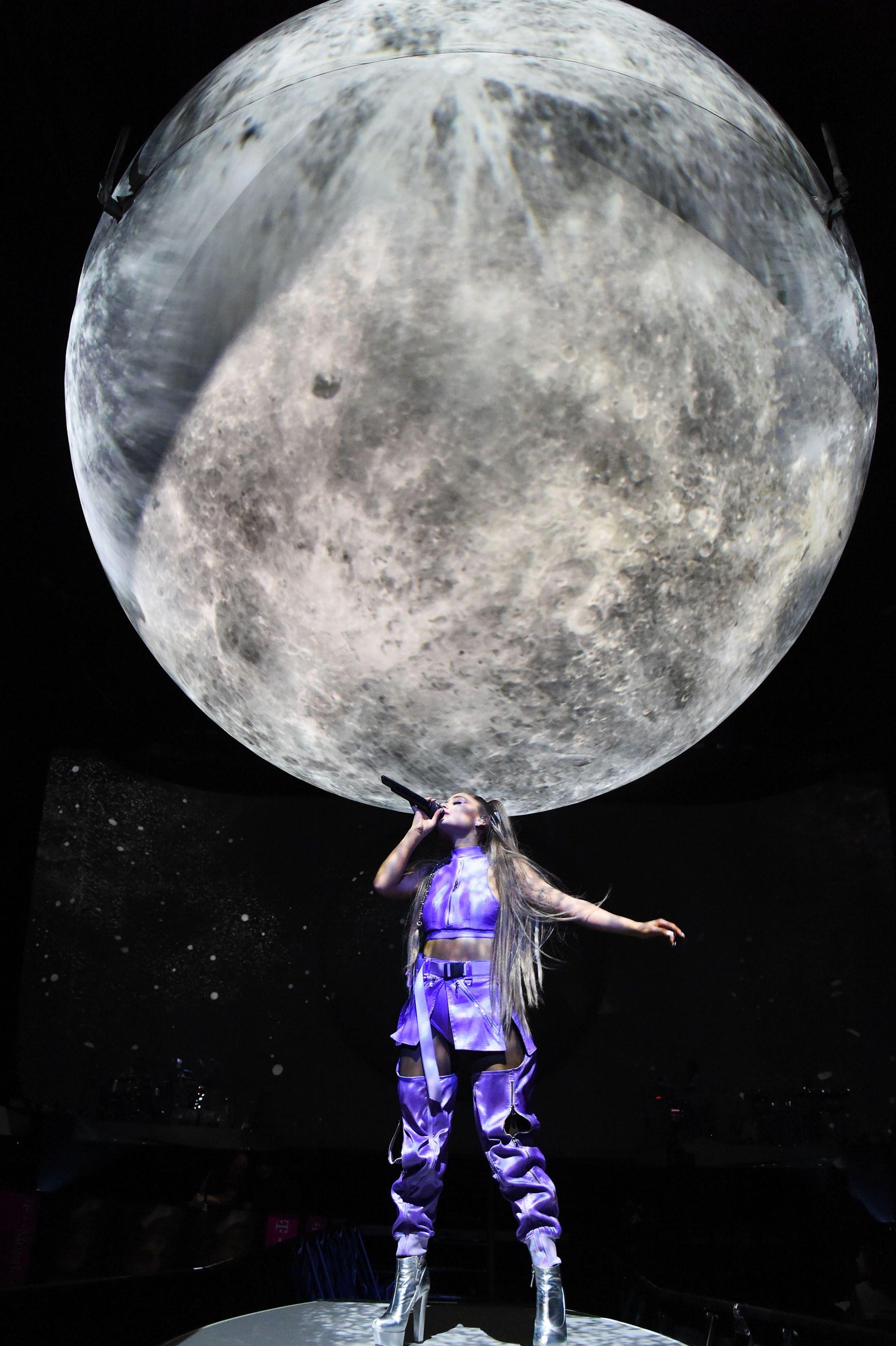 Sweetener World Tour Wallpapers - Top Free Sweetener World Tour ...