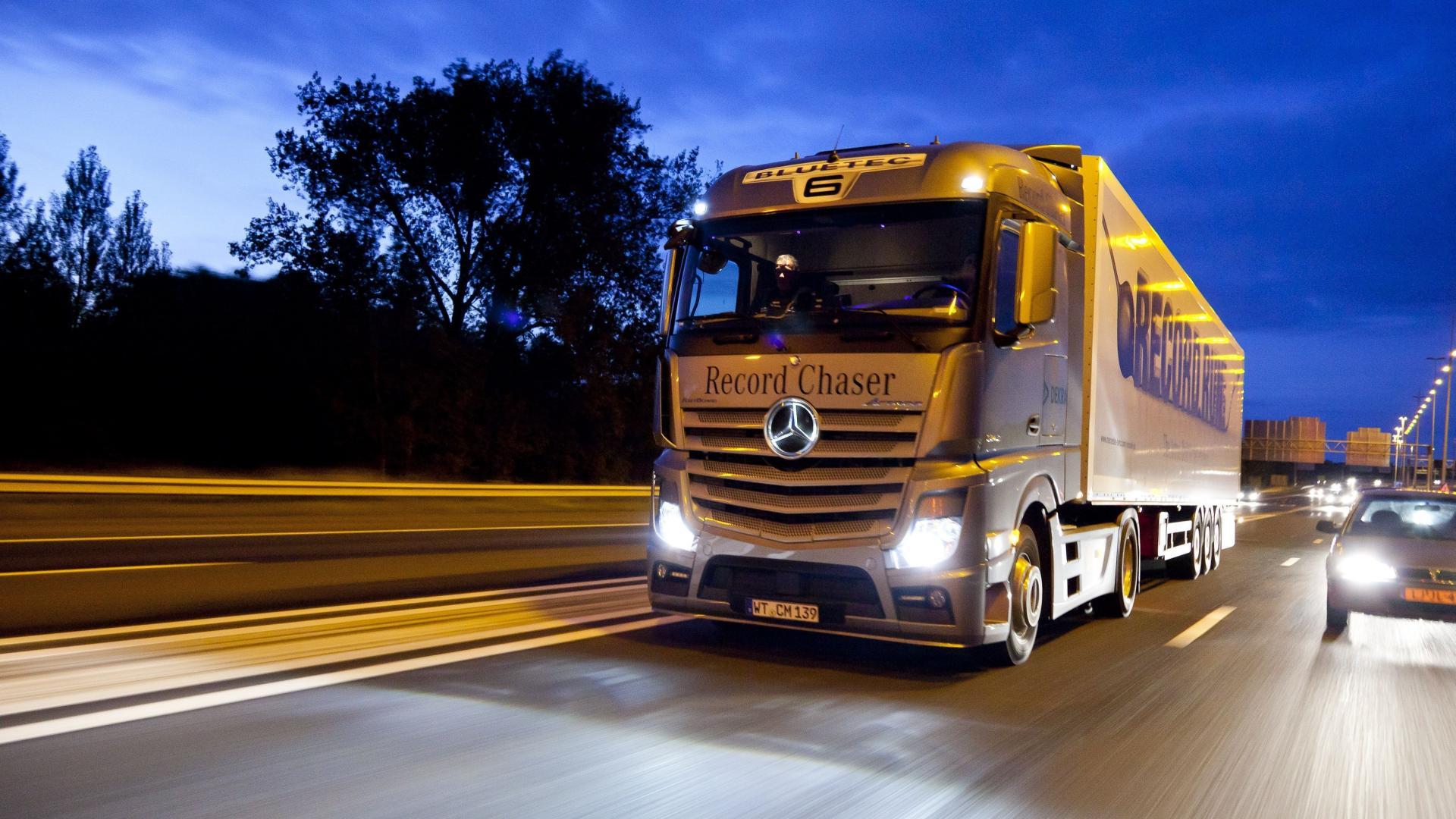 Mercedes Truck Wallpapers - Top Free Mercedes Truck Backgrounds ...