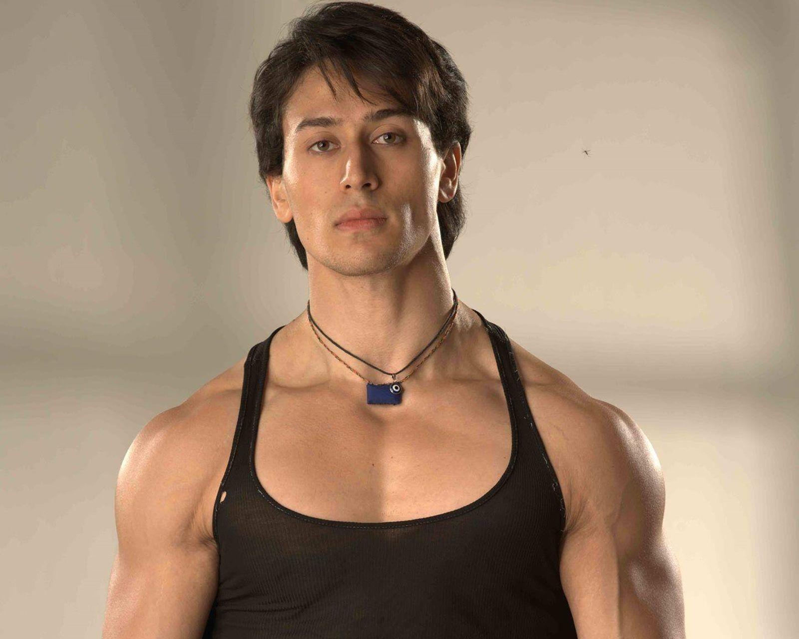Tiger Shroff Body Wallpapers - Top Free Tiger Shroff Body Backgrounds ...