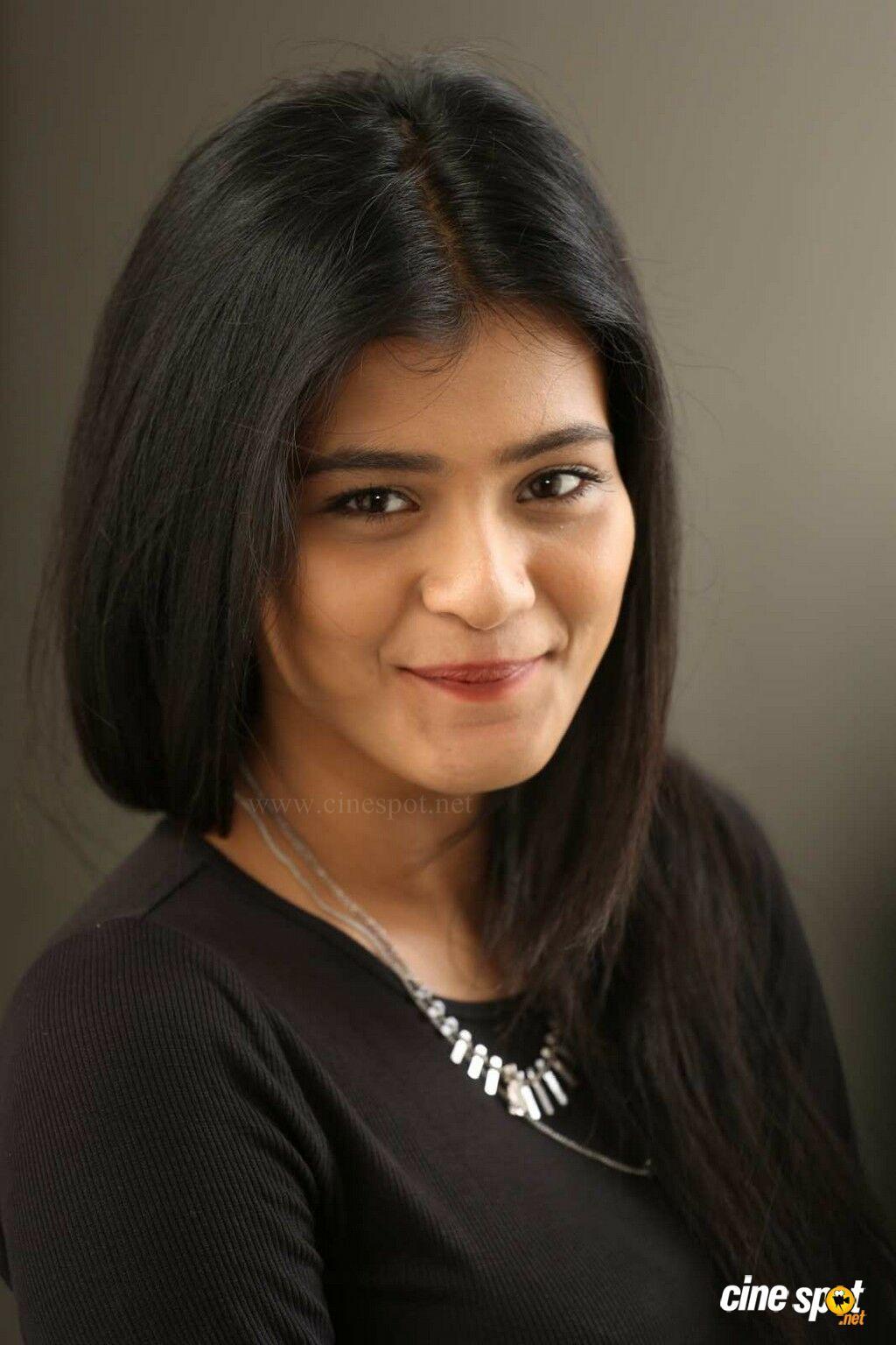 Hebah Patel Wallpapers - Top Free Hebah Patel Backgrounds - WallpaperAccess