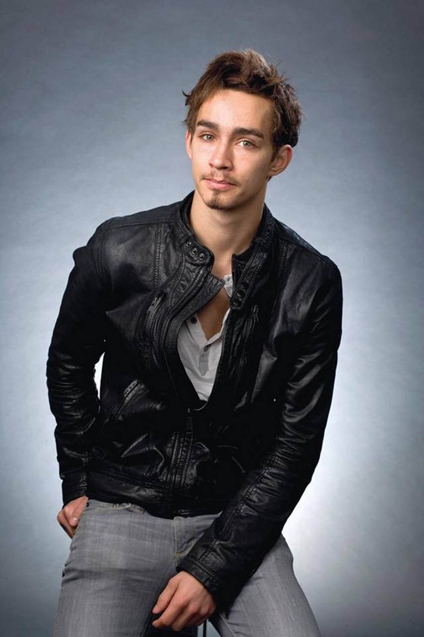 Robert Sheehan Wallpapers - Top Free Robert Sheehan Backgrounds ...