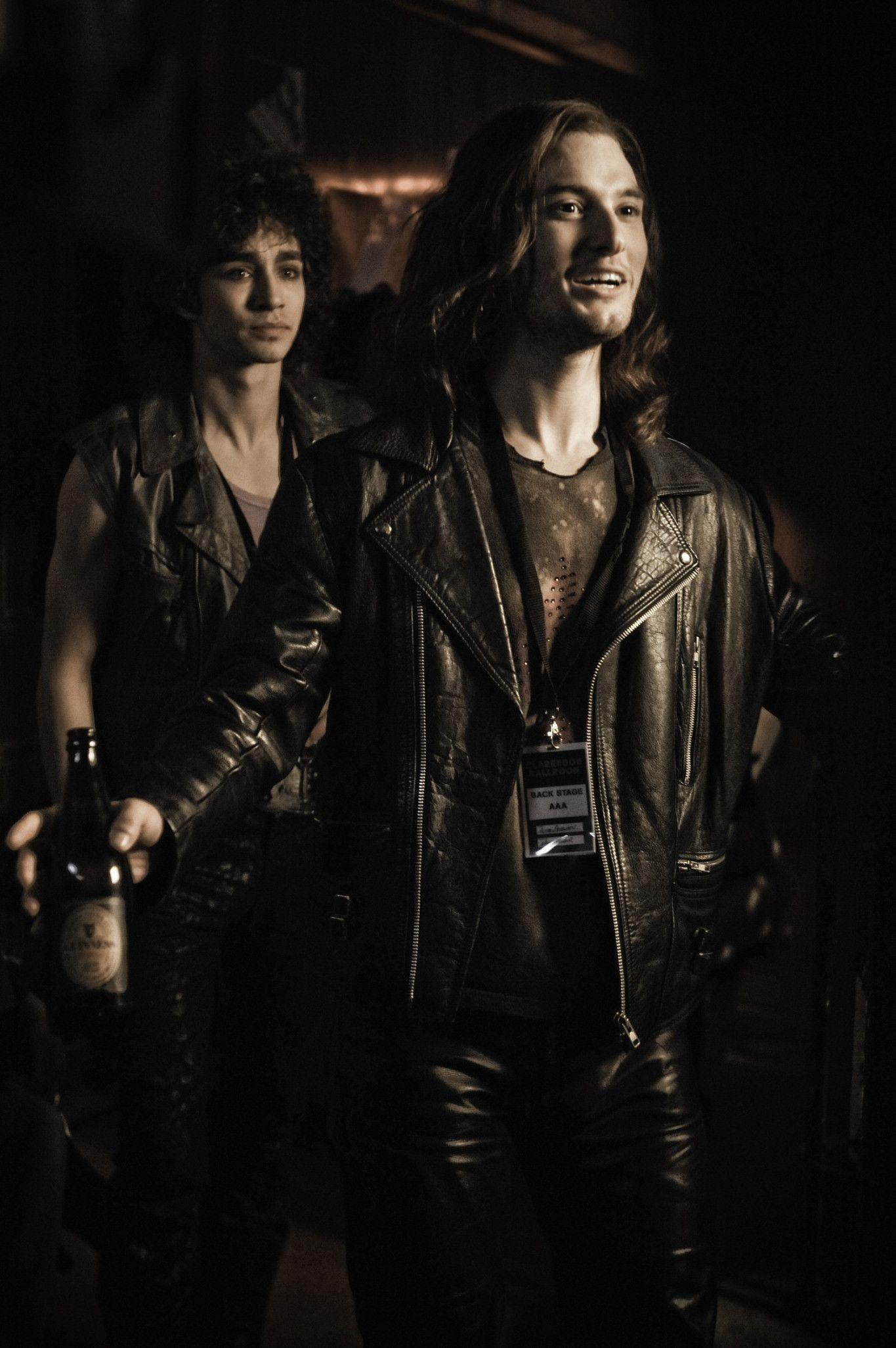 Robert Sheehan Wallpapers - Top Free Robert Sheehan Backgrounds ...