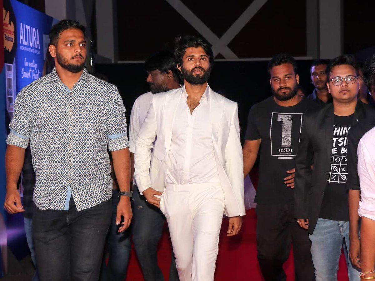 Taxiwala Wallpapers - Top Free Taxiwala Backgrounds - WallpaperAccess