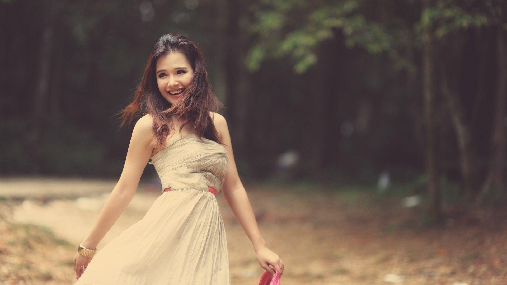 Happy Woman Wallpapers - Top Free Happy Woman Backgrounds - WallpaperAccess