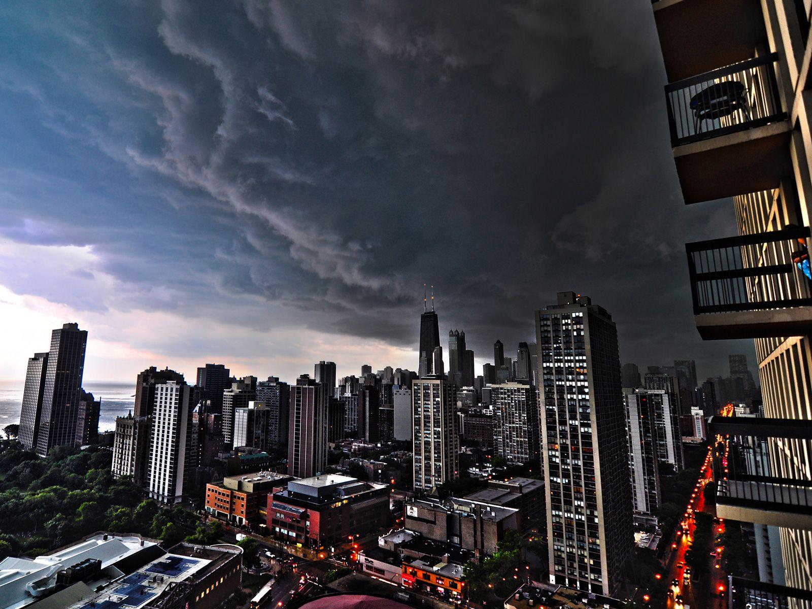 Cloudy City Wallpapers - Top Free Cloudy City Backgrounds - WallpaperAccess