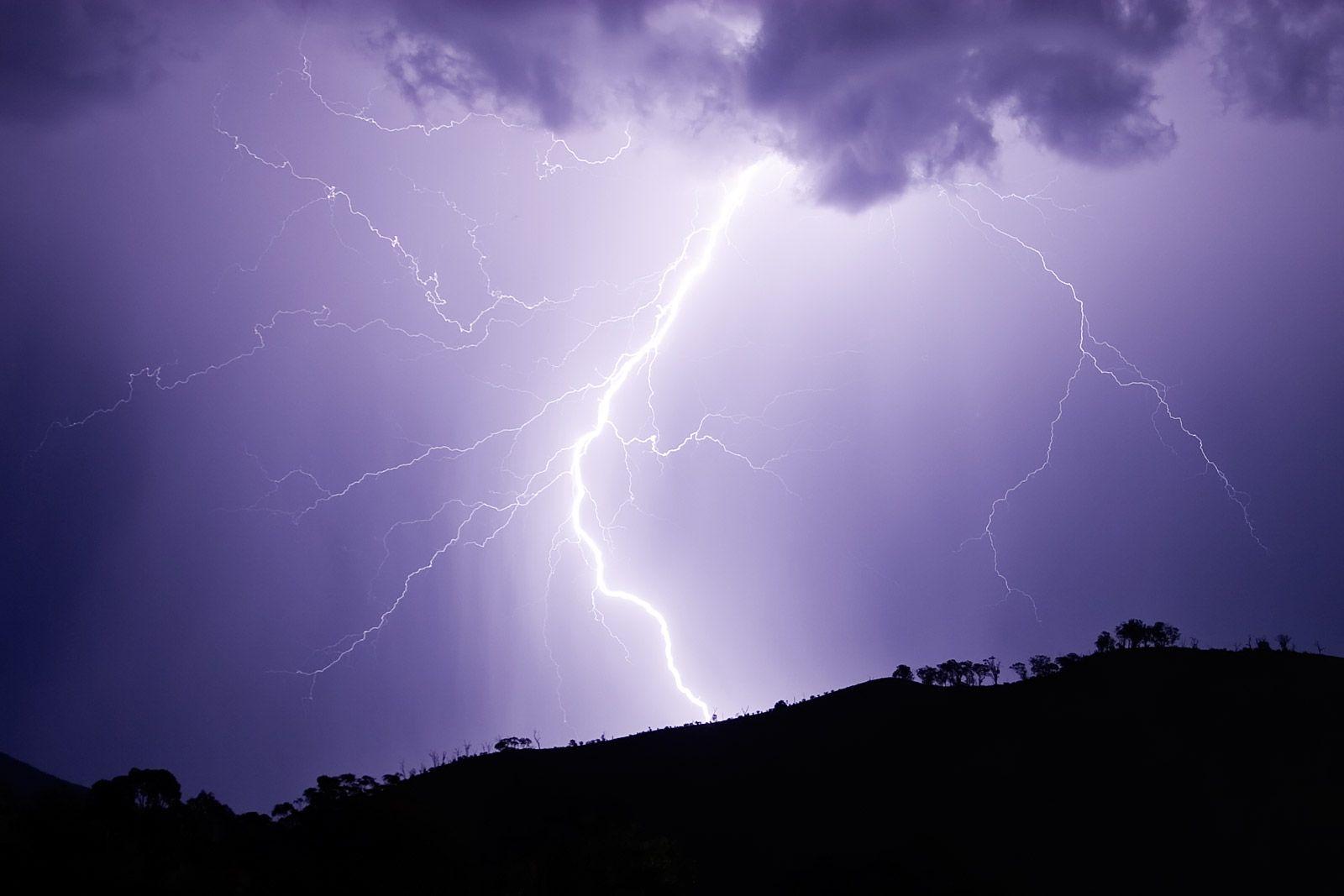 Lightning Strikes Wallpapers - Top Free Lightning Strikes Backgrounds ...