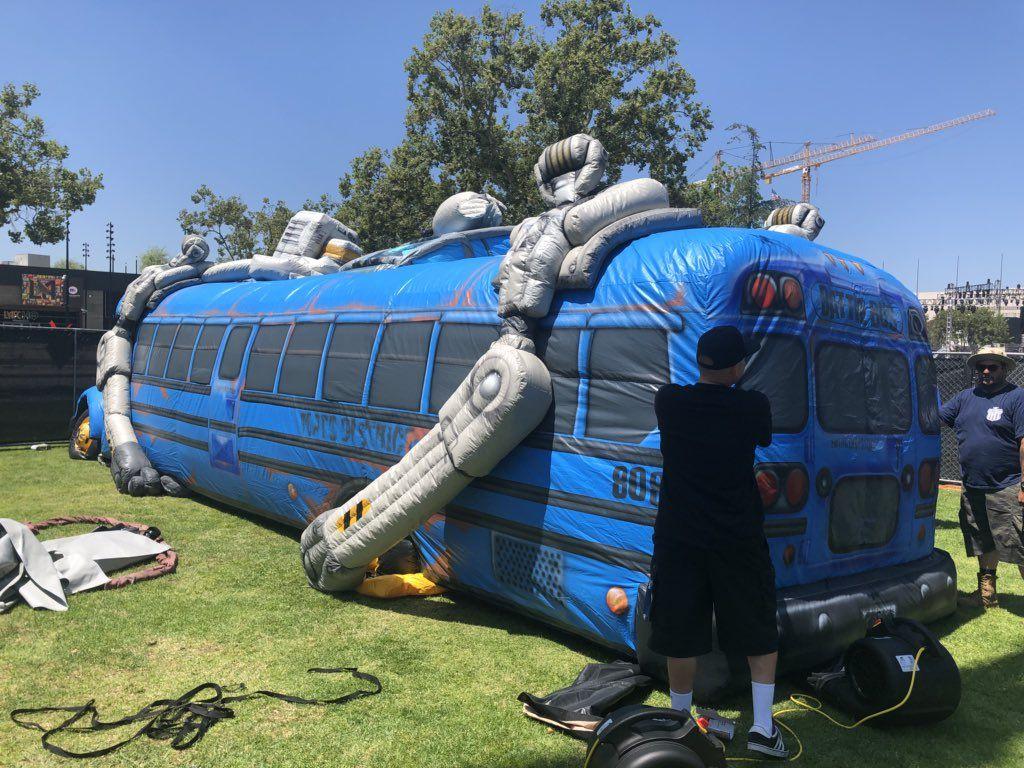 Battle Bus Wallpapers - Top Free Battle Bus Backgrounds - WallpaperAccess