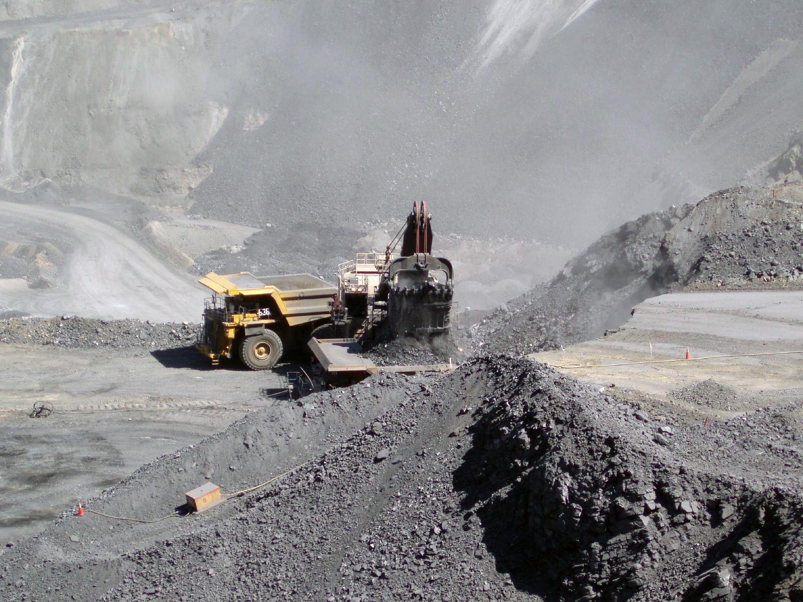 Komatsu Wallpapers - Top Free Komatsu Backgrounds - WallpaperAccess