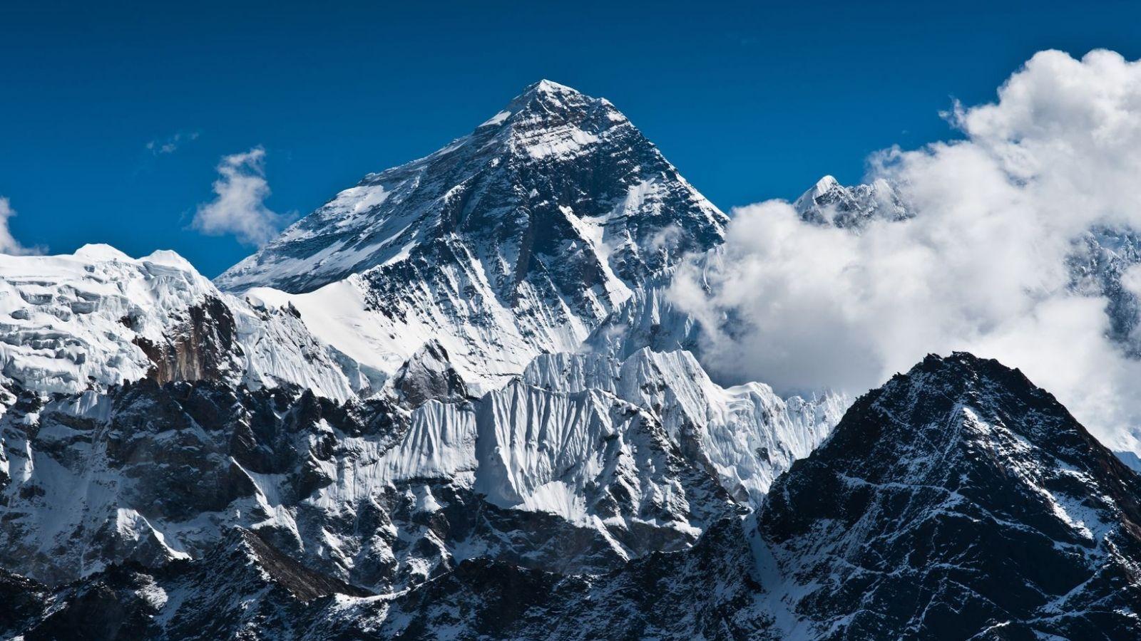 Everest Mountain Wallpapers - Top Free Everest Mountain Backgrounds ...