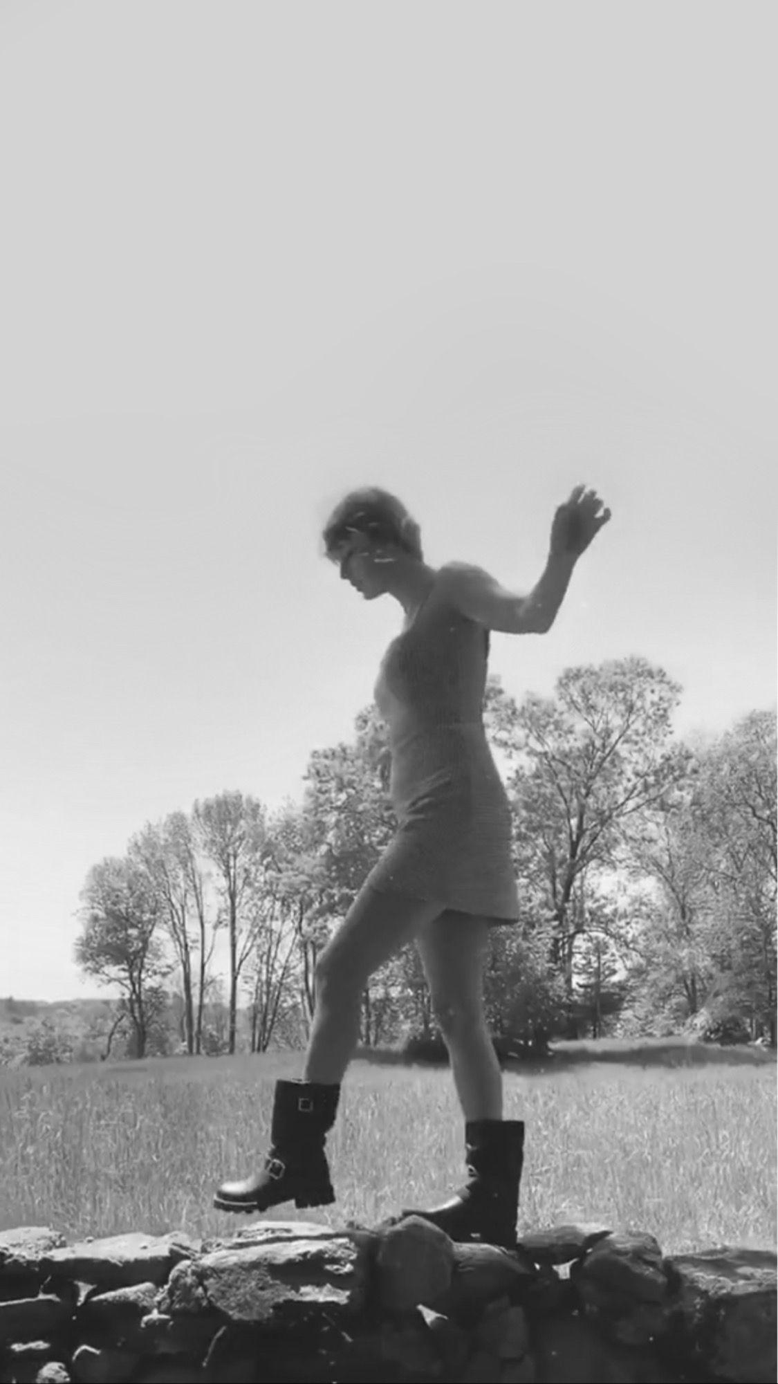 Taylor Swift Folklore Wallpapers - Top Free Taylor Swift Folklore ...