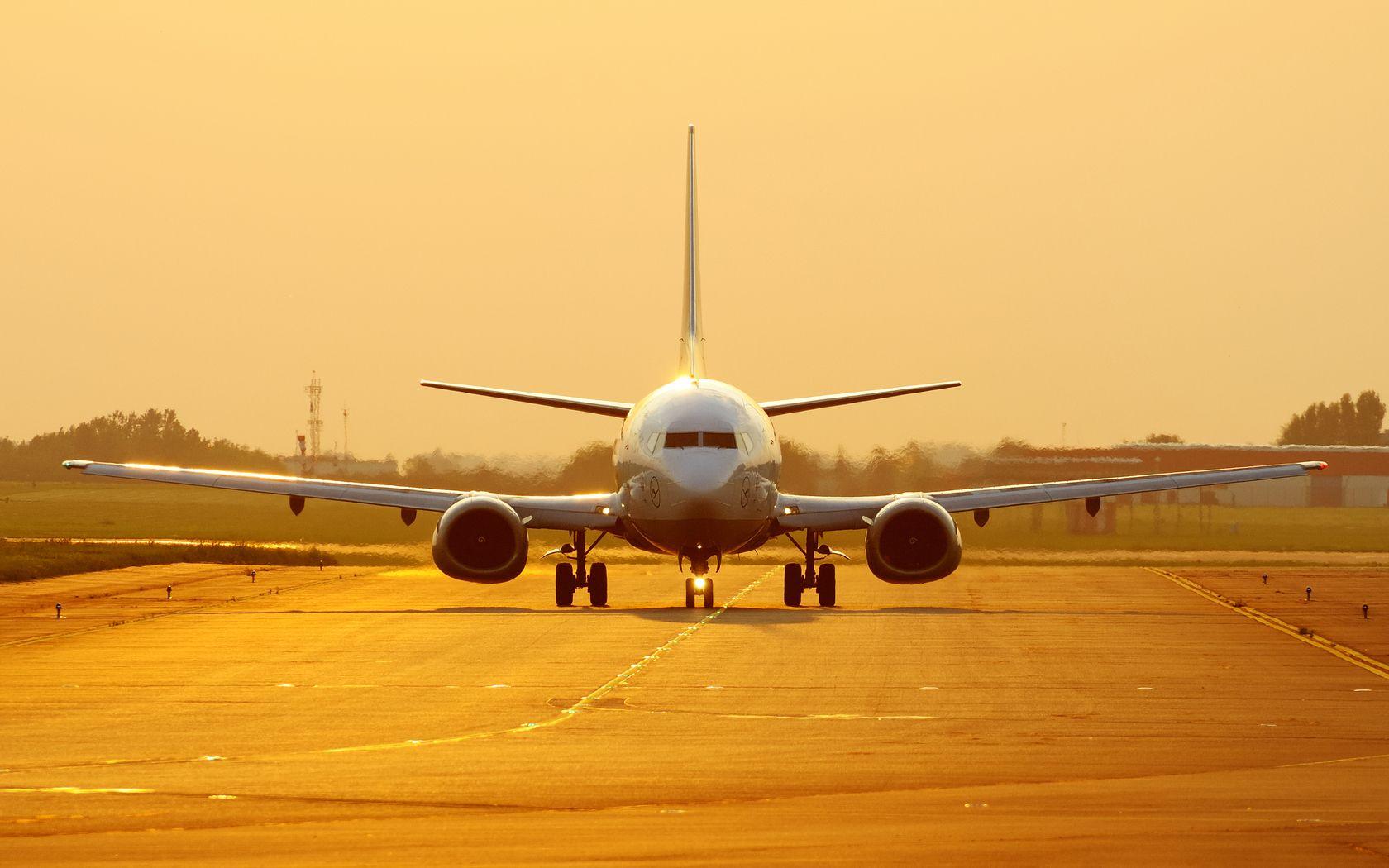 Airport Runway Wallpapers - Top Free Airport Runway Backgrounds ...