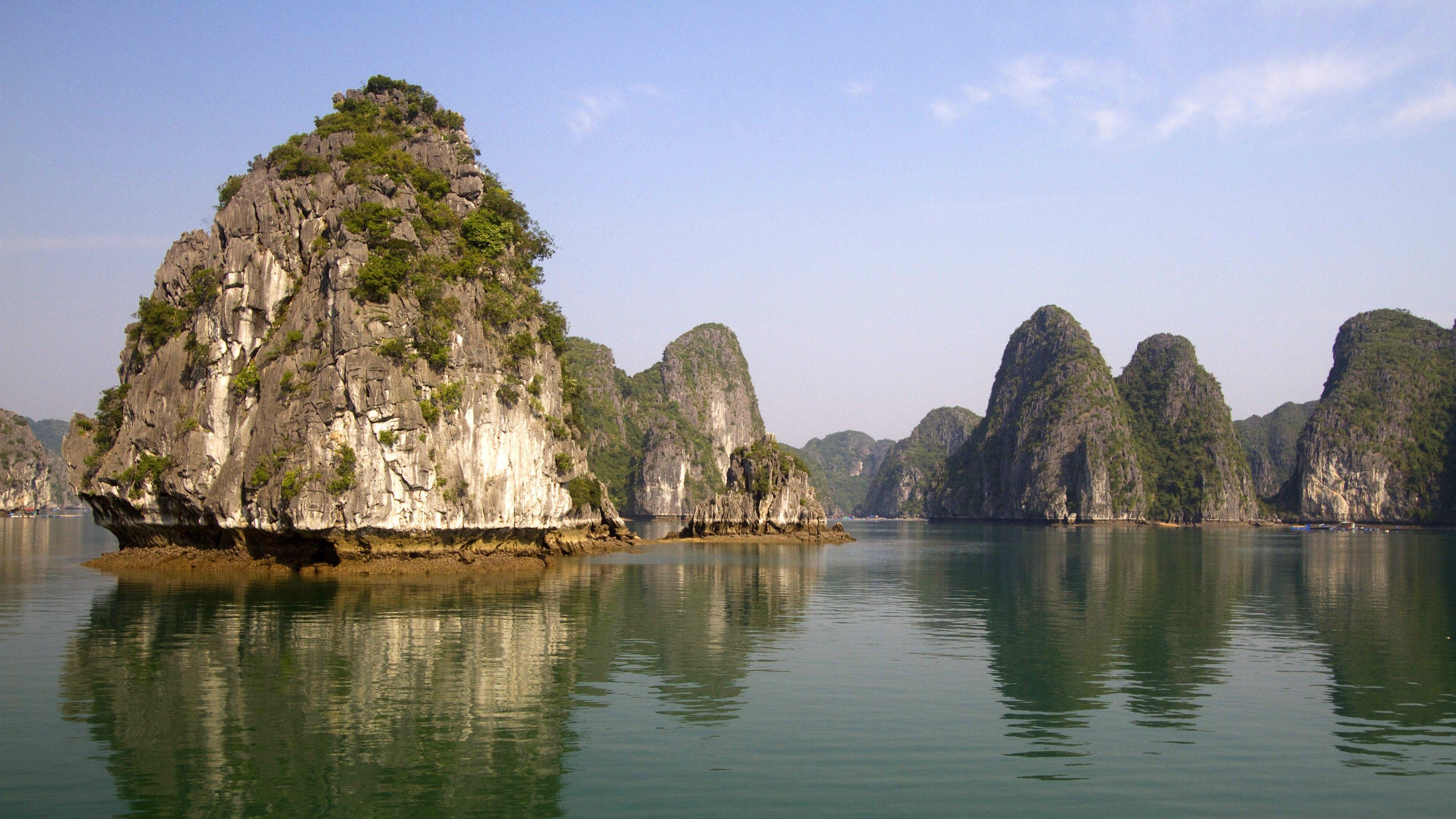 Ha Long Bay Wallpapers - Top Free Ha Long Bay Backgrounds - WallpaperAccess
