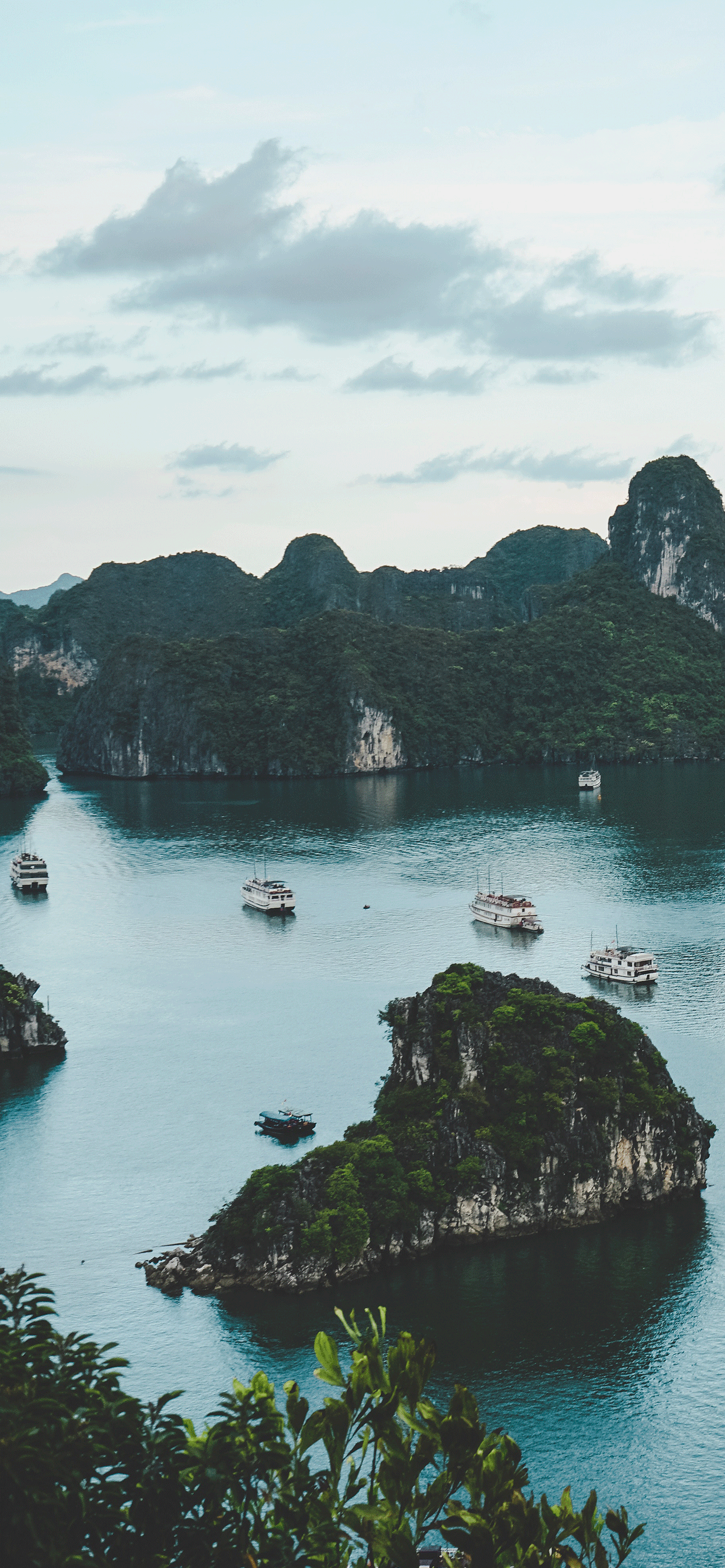 Ha Long Bay Wallpapers - Top Free Ha Long Bay Backgrounds - WallpaperAccess