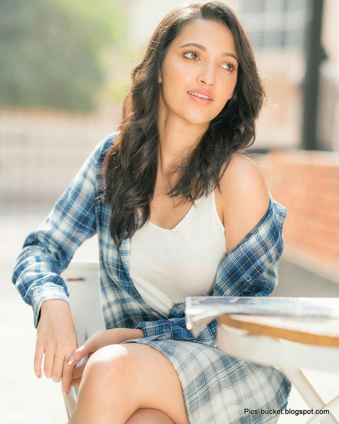 Neha Shetty Wallpapers - Top Free Neha Shetty Backgrounds - WallpaperAccess