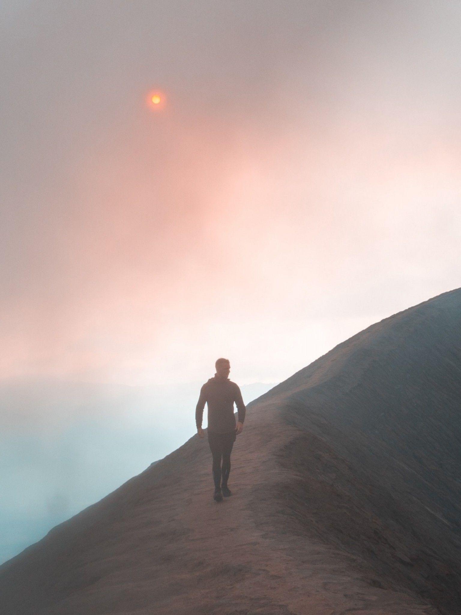 Man Walking Wallpapers - Top Free Man Walking Backgrounds - WallpaperAccess