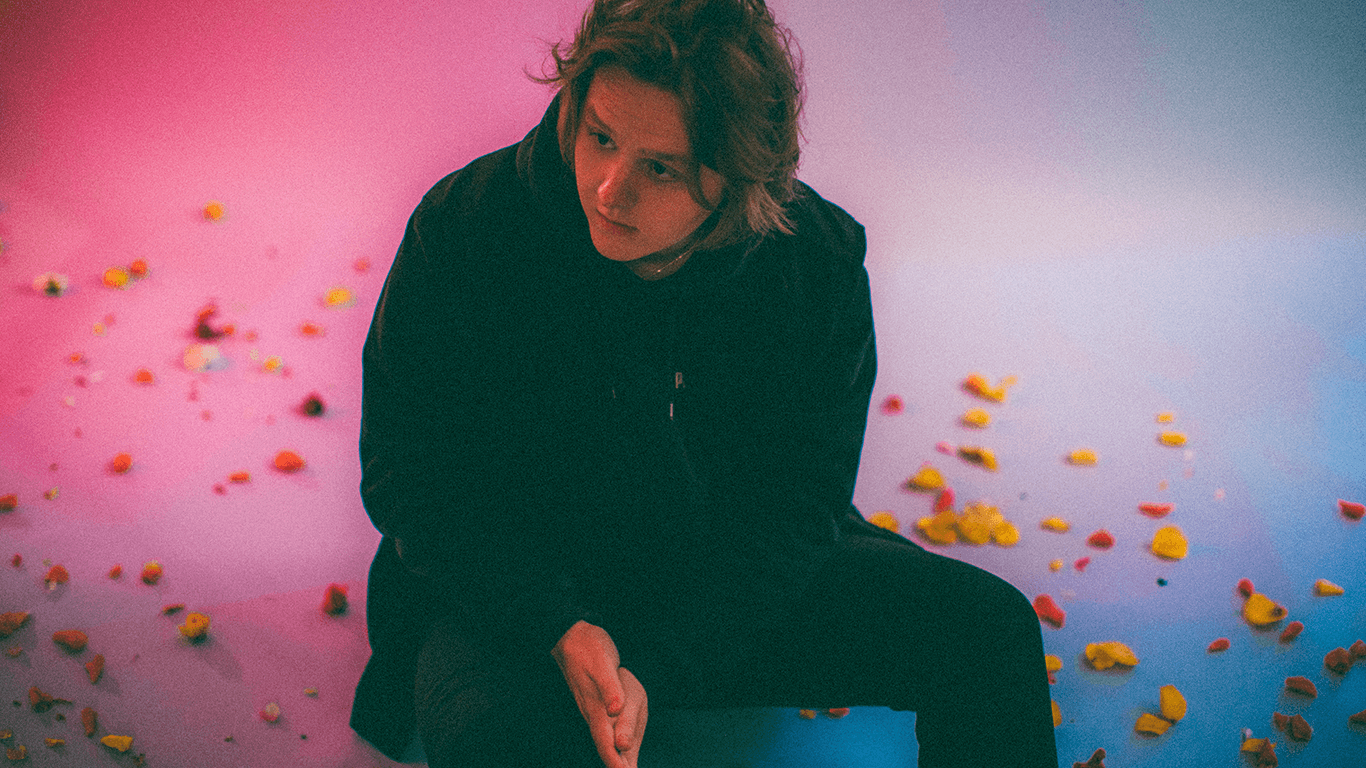 Lewis Capaldi Wallpapers - Top Free Lewis Capaldi Backgrounds ...