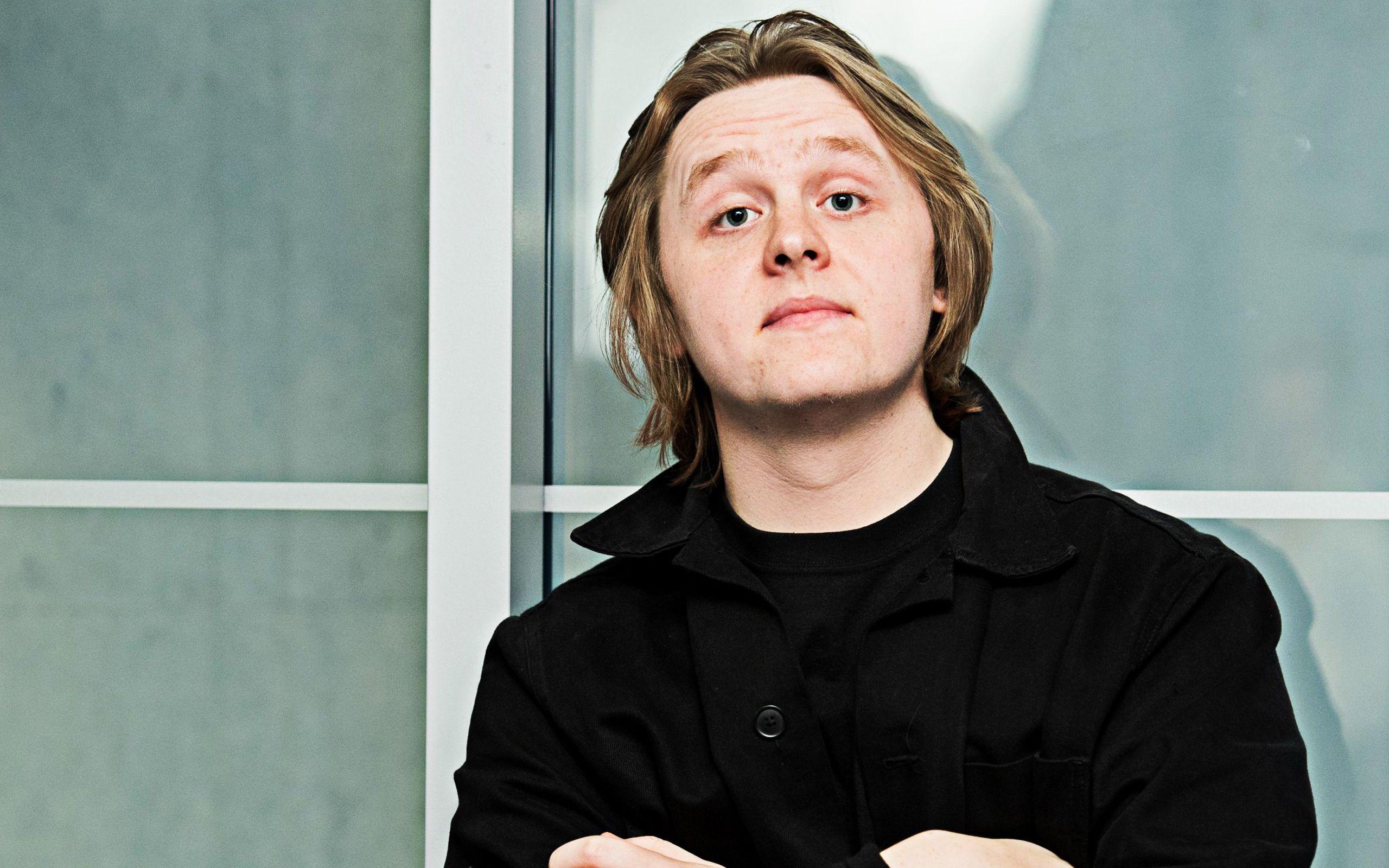 Lewis Capaldi Wallpapers - Top Free Lewis Capaldi Backgrounds ...