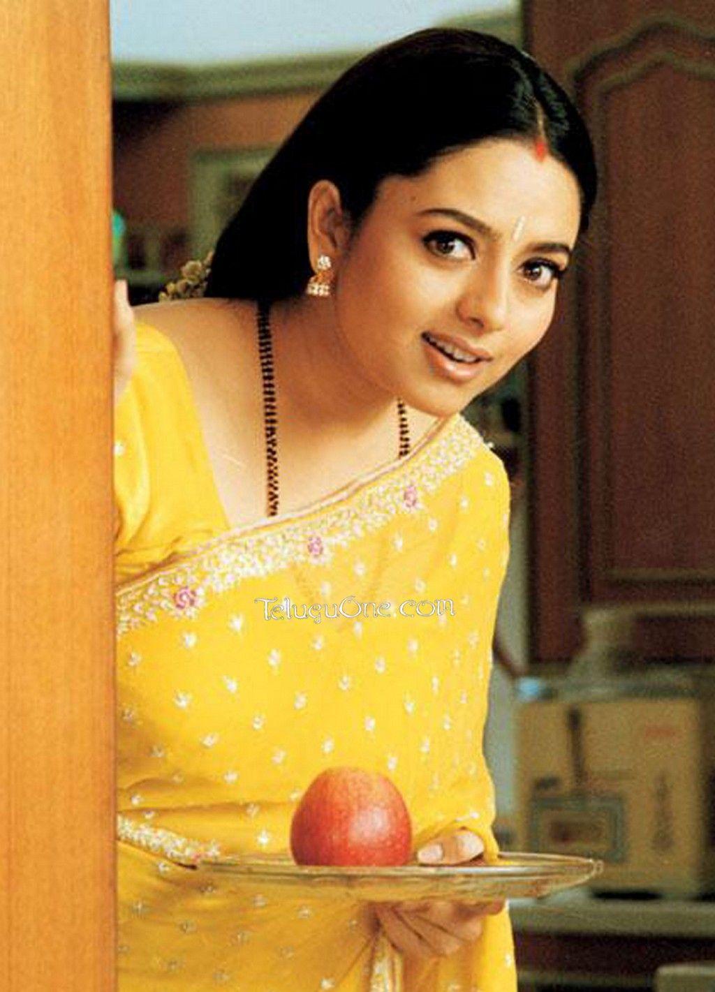 Soundarya Wallpapers - Top Free Soundarya Backgrounds - WallpaperAccess