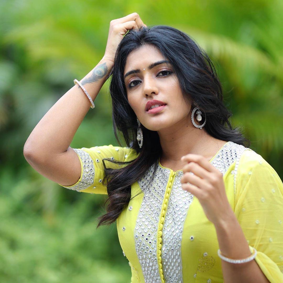 Eesha Rebba Wallpapers Top Free Eesha Rebba Backgrounds Wallpaperaccess
