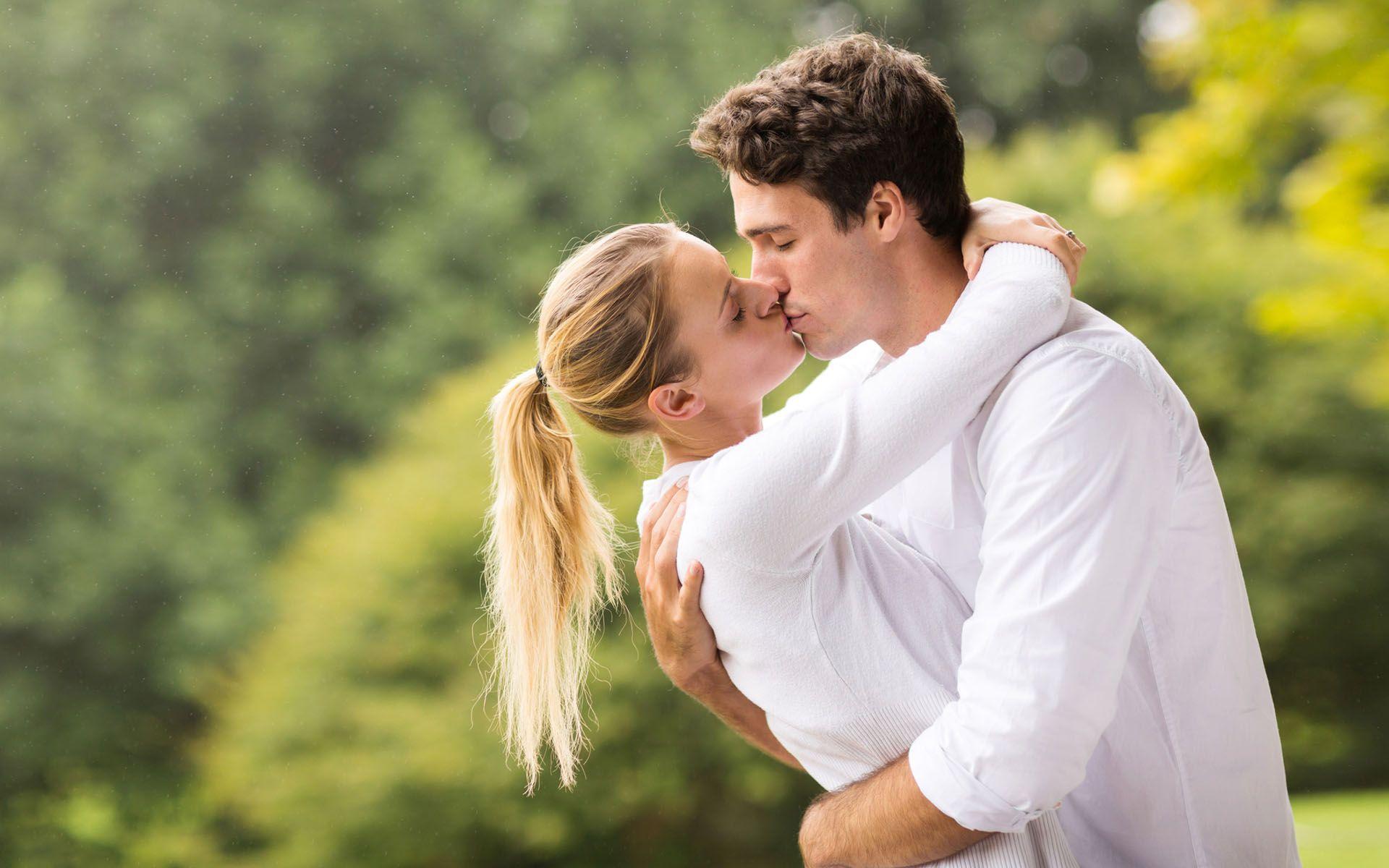 Kissing HD Wallpapers Top Free Kissing HD Backgrounds WallpaperAccess