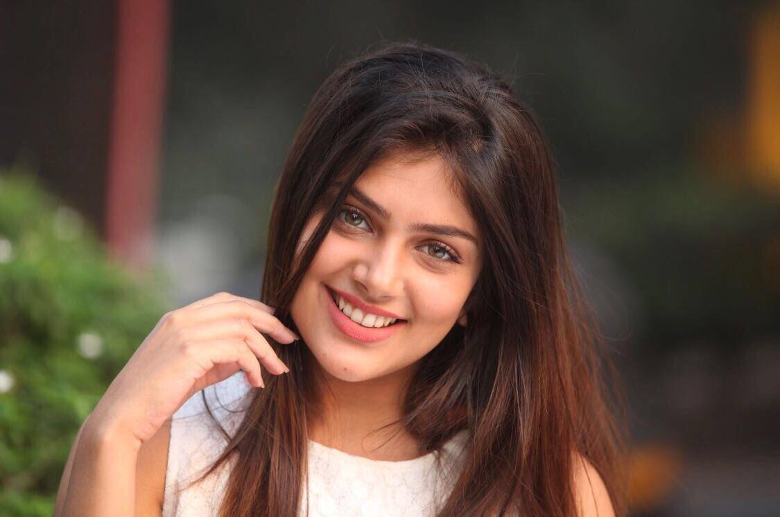 Ishita Chauhan Wallpapers - Top Free Ishita Chauhan Backgrounds - WallpaperAccess