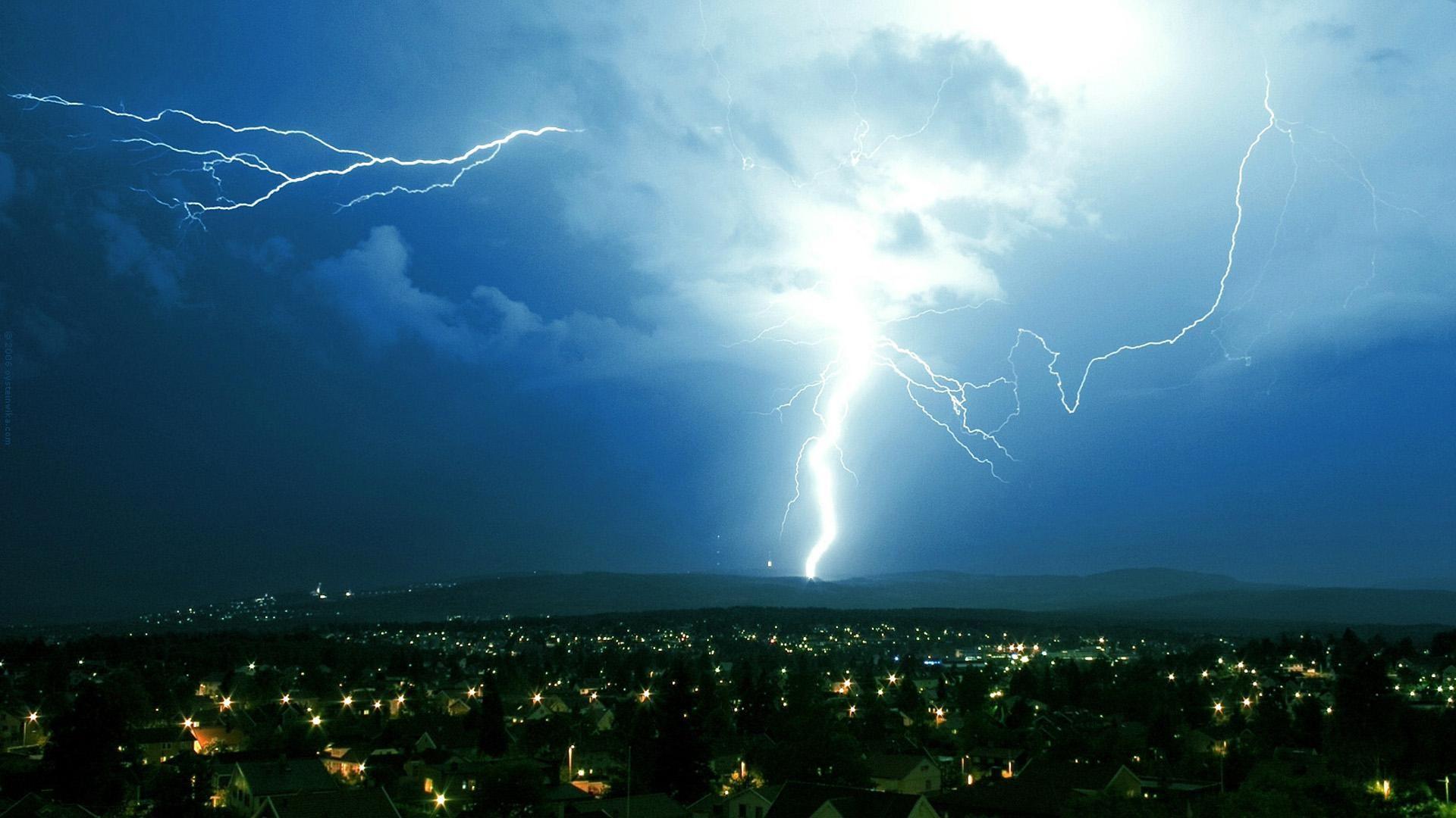 Lightning Strikes Wallpapers - Top Free Lightning Strikes Backgrounds ...