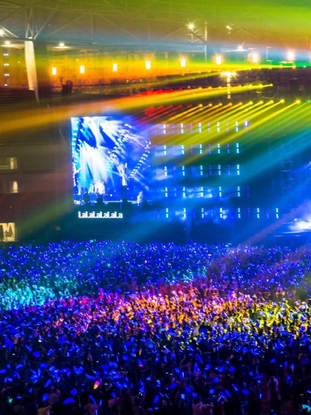 Concert Crowd Wallpapers - Top Free Concert Crowd Backgrounds ...