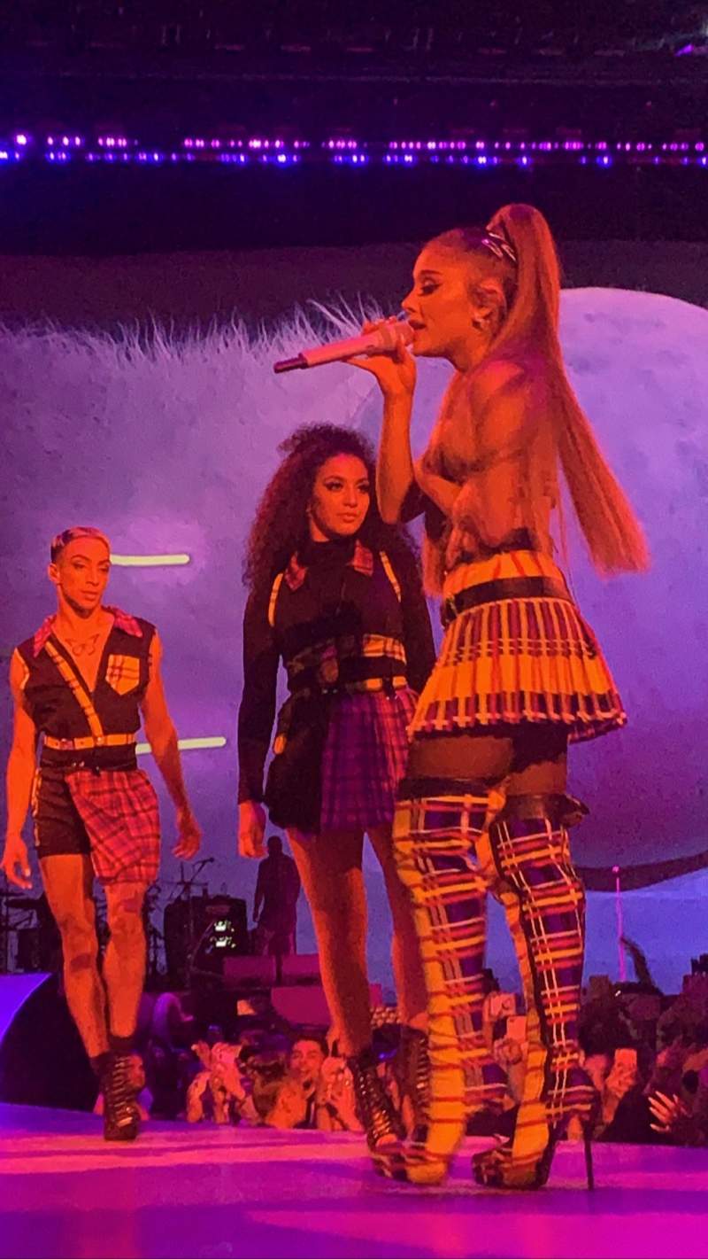 Ariana Grande Tour Wallpapers - Top Free Ariana Grande Tour Backgrounds ...