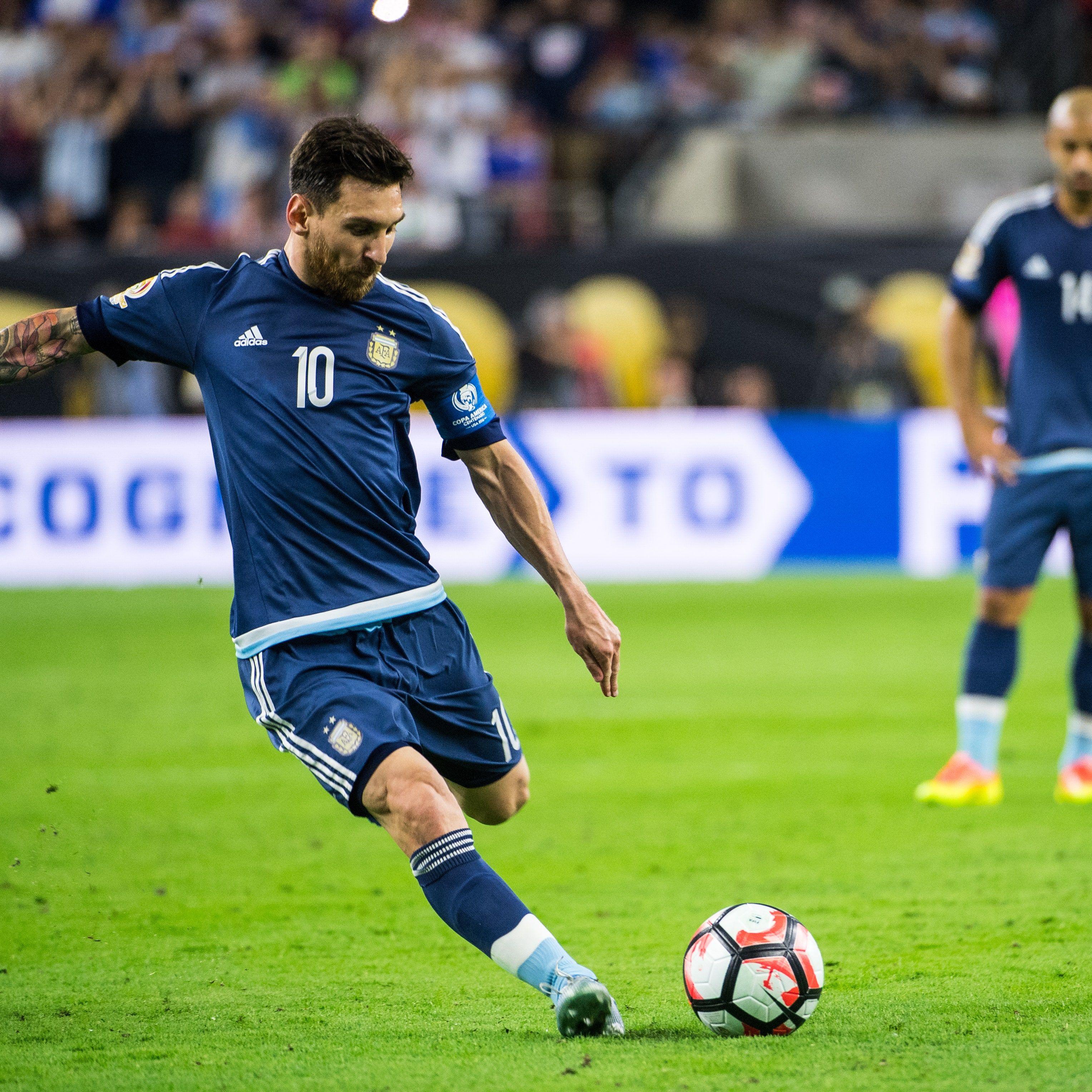 Free Kick Wallpapers - Top Free Free Kick Backgrounds - WallpaperAccess