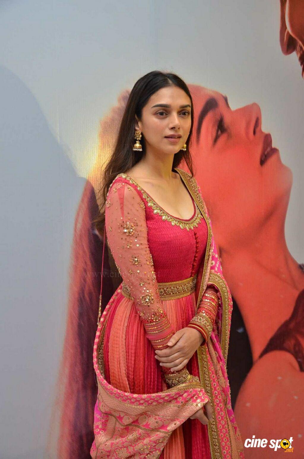 Kaatru Veliyidai Wallpapers - Top Free Kaatru Veliyidai Backgrounds ...