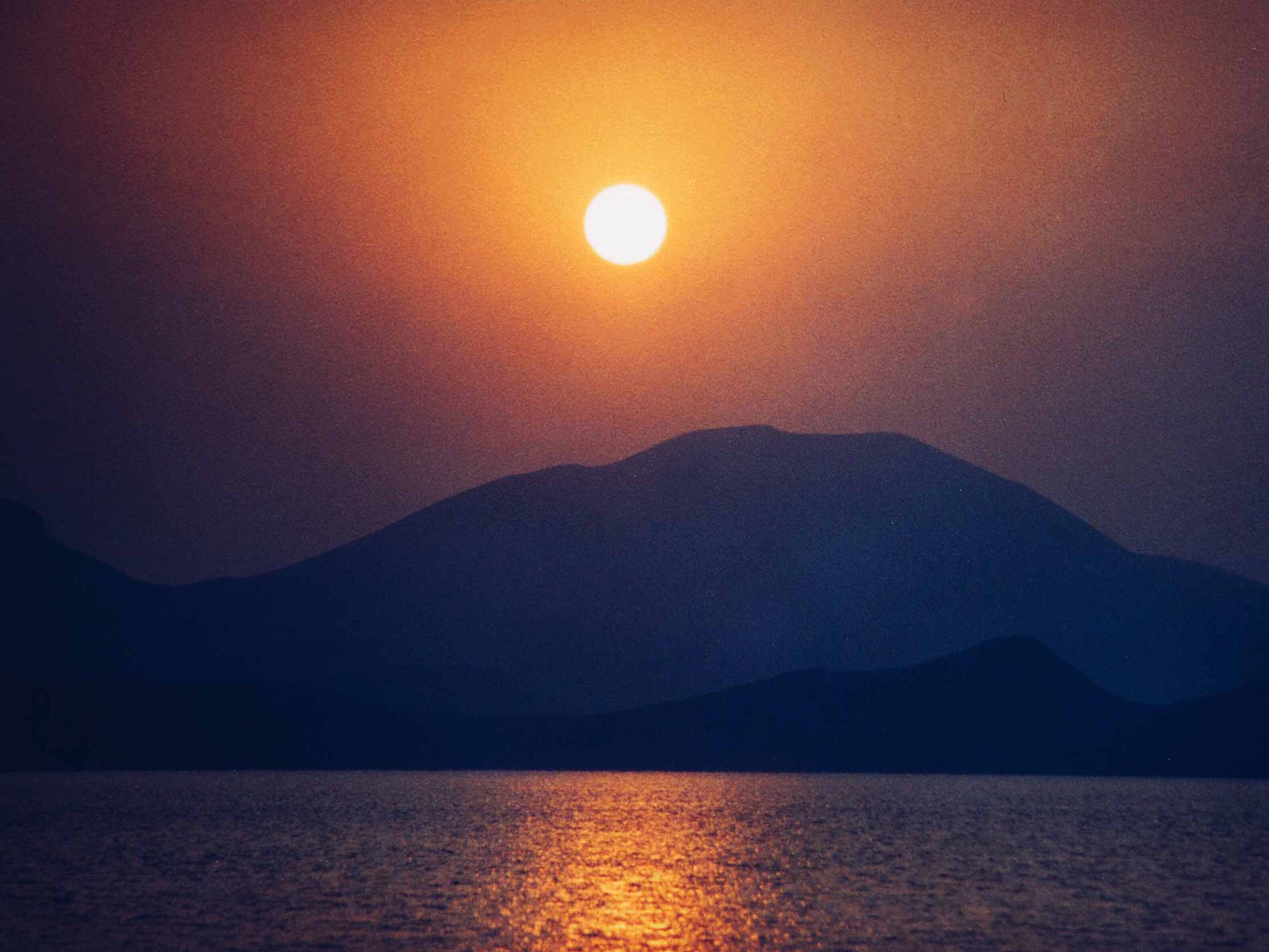 Yellow Moon Wallpapers - Top Free Yellow Moon Backgrounds - WallpaperAccess