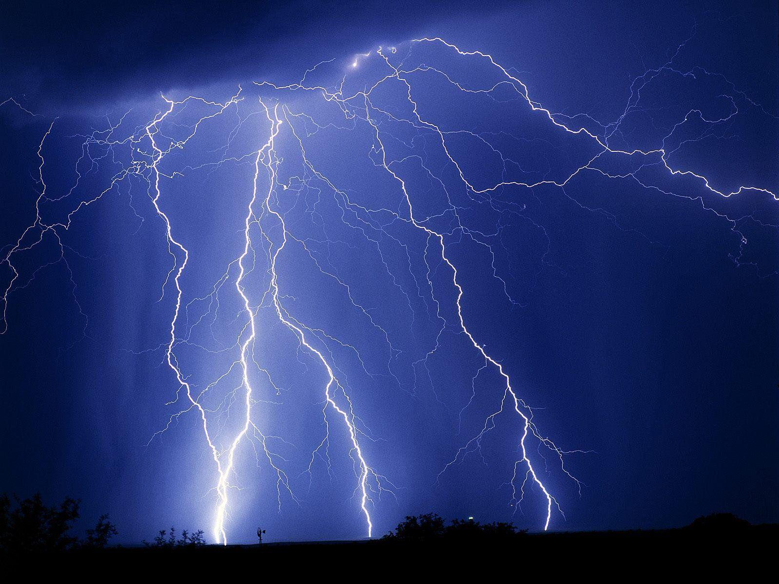 Lightning Strikes Wallpapers - Top Free Lightning Strikes Backgrounds ...