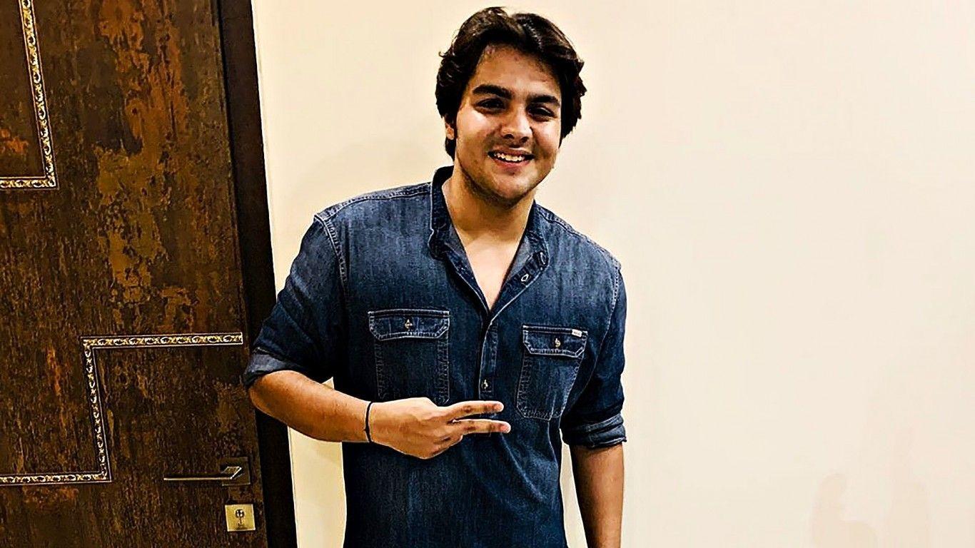 Ashish Chanchlani Wallpapers - Top Free Ashish Chanchlani Backgrounds ...