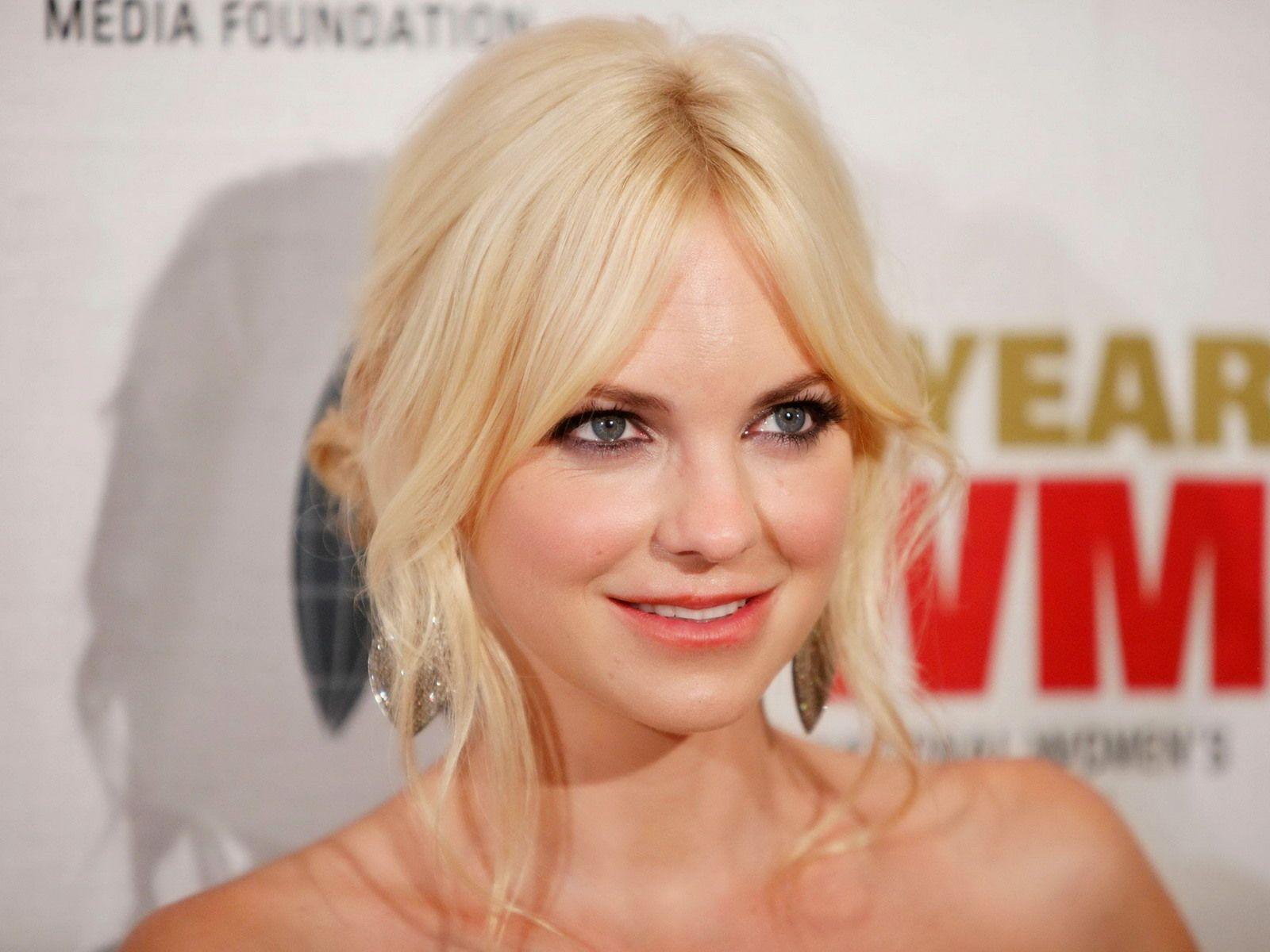 Anna Faris Wallpapers - Top Free Anna Faris Backgrounds - WallpaperAccess
