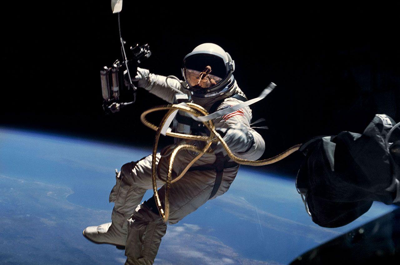 Space Walk Wallpapers - Top Free Space Walk Backgrounds - WallpaperAccess