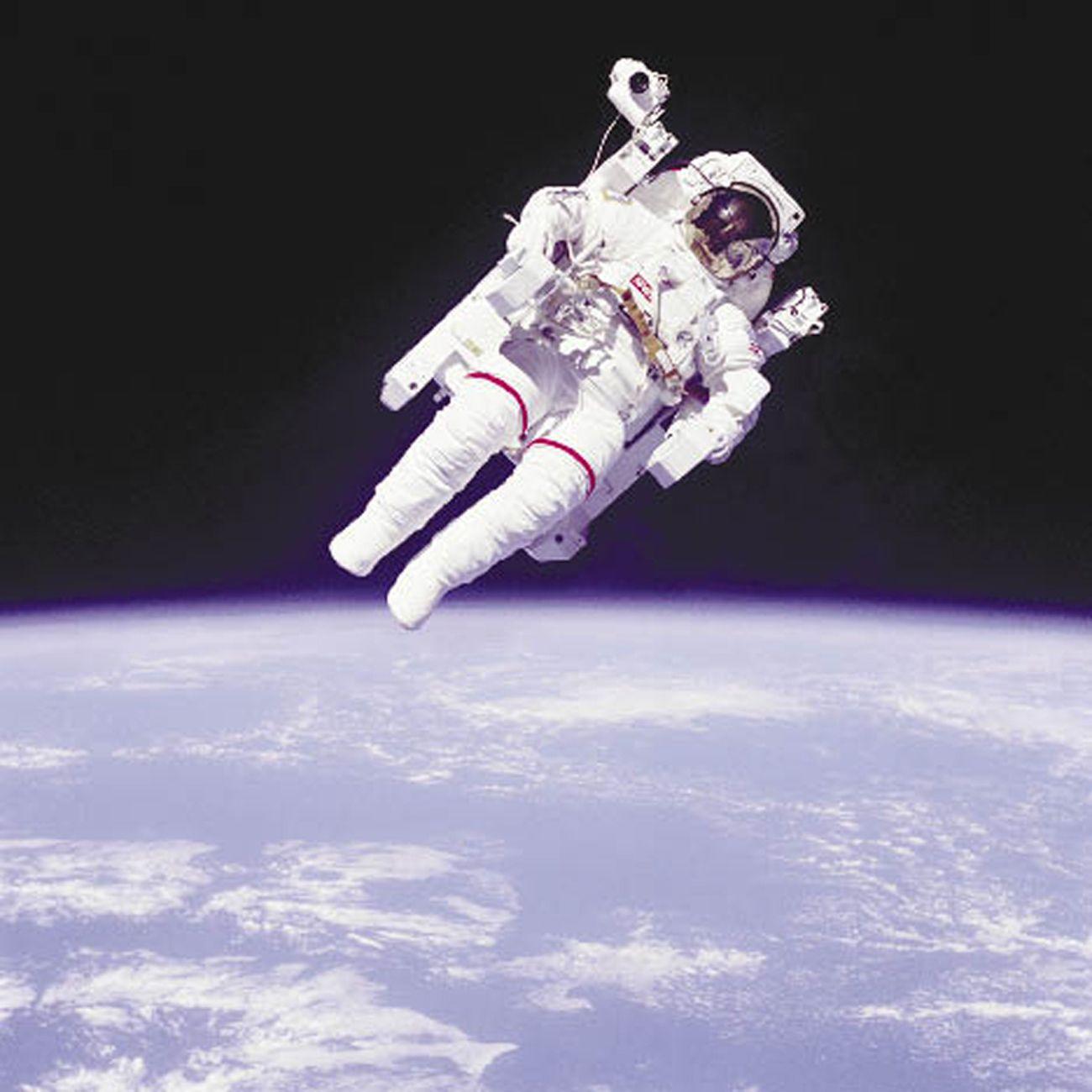 Space Walk Wallpapers - Top Free Space Walk Backgrounds - WallpaperAccess