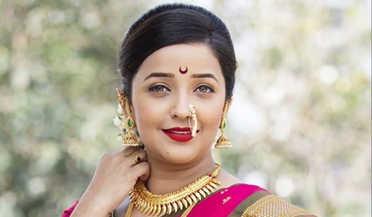 Marathi Actress Wallpapers - Top Free Marathi Actress Backgrounds ...