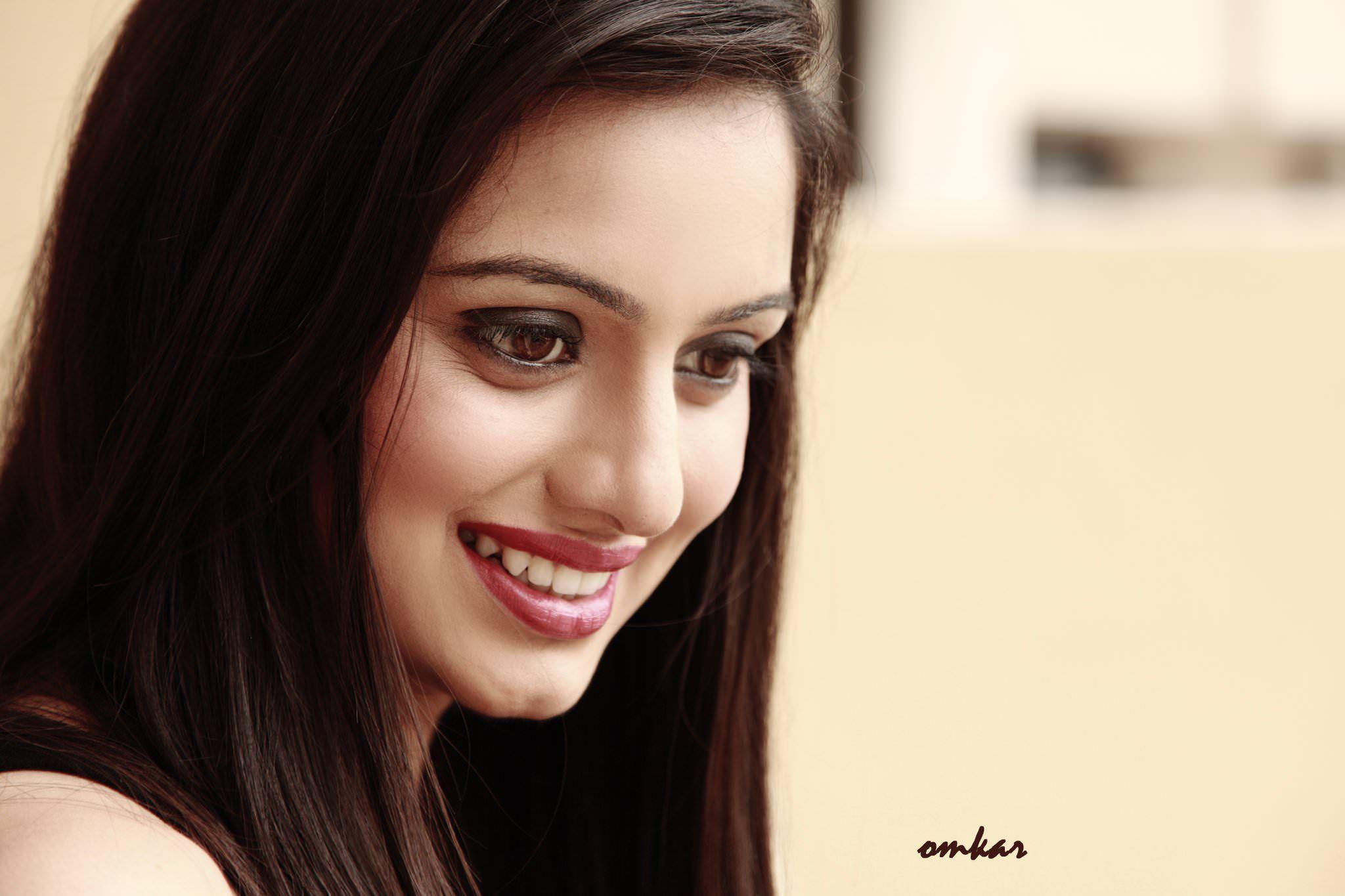 Marathi Actress Wallpapers - Top Free Marathi Actress Backgrounds ...
