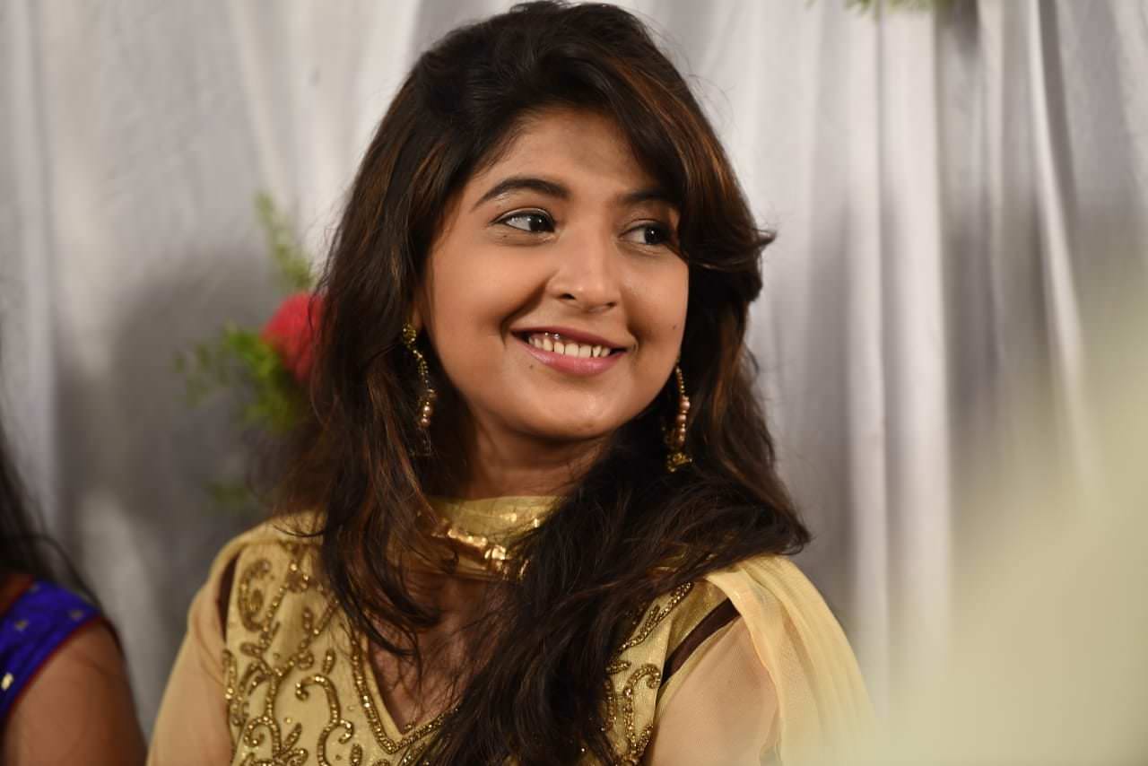 Marathi Actress Wallpapers - Top Free Marathi Actress Backgrounds ...