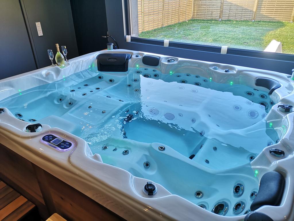 Jacuzzi Wallpapers - Top Free Jacuzzi Backgrounds - WallpaperAccess