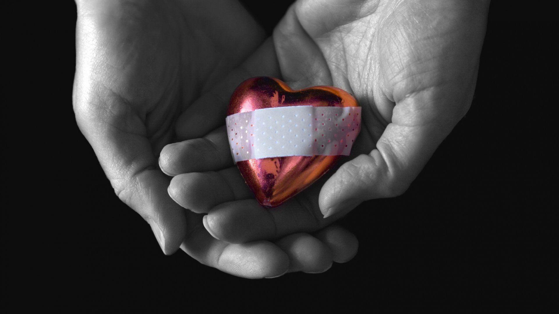 Hand Heart Wallpapers - Top Free Hand Heart Backgrounds - WallpaperAccess