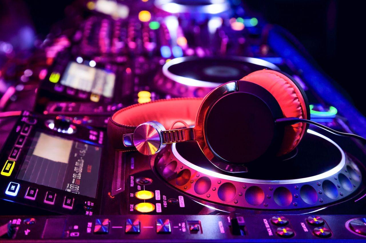 Music Lover Wallpapers - Top Free Music Lover Backgrounds - WallpaperAccess