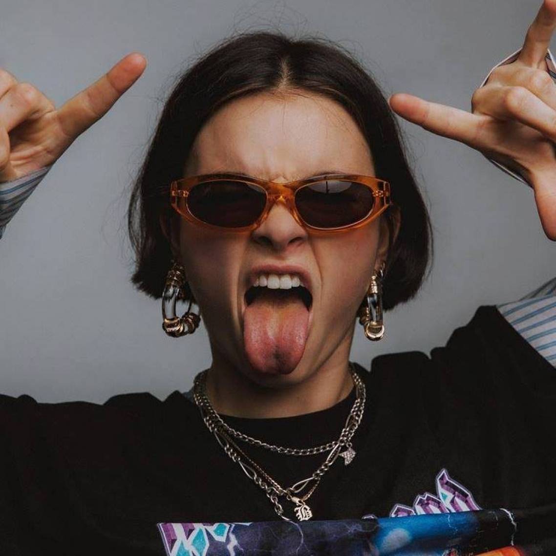 Benee Wallpapers - Top Free Benee Backgrounds - WallpaperAccess