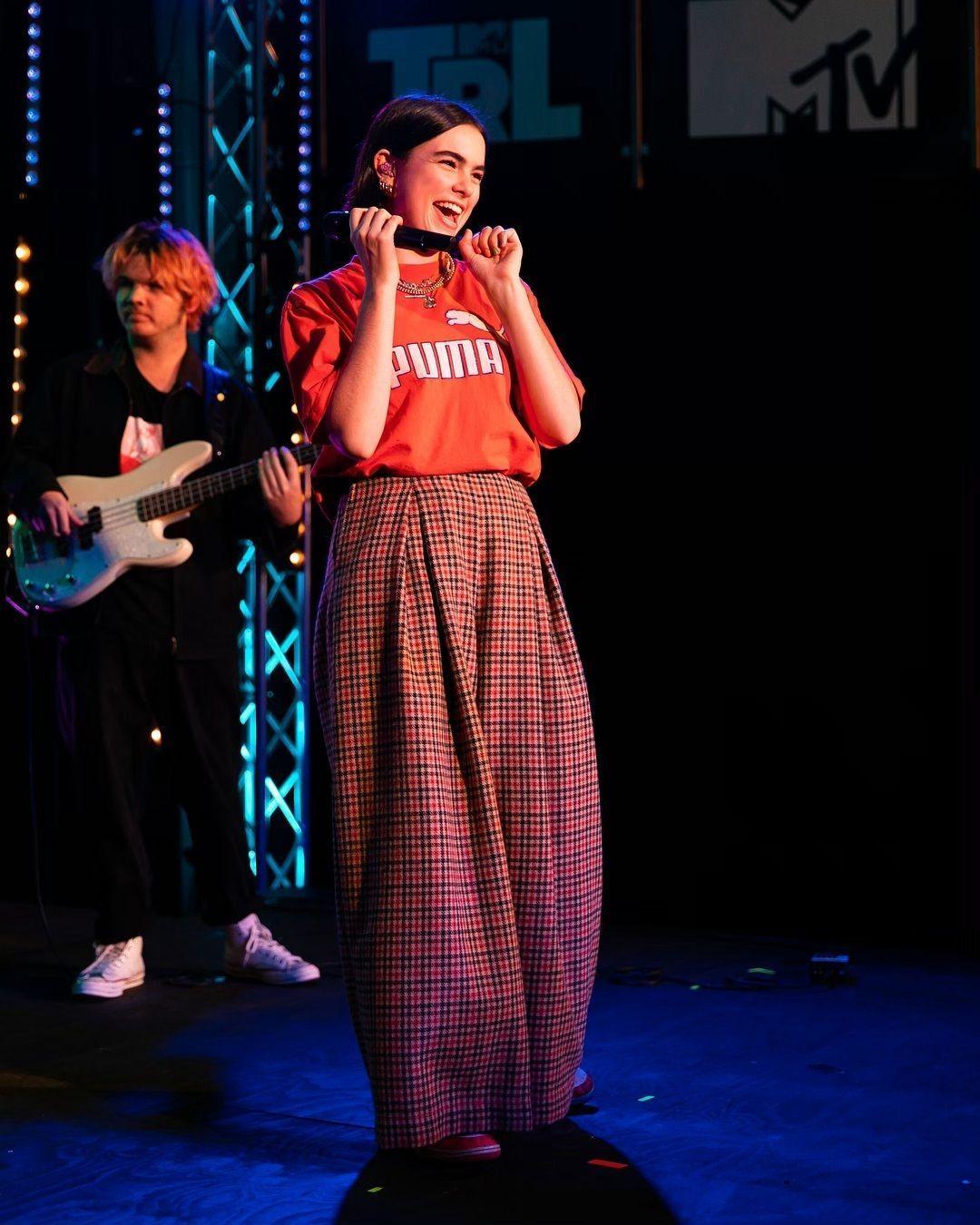 Benee Wallpapers - Top Free Benee Backgrounds - WallpaperAccess