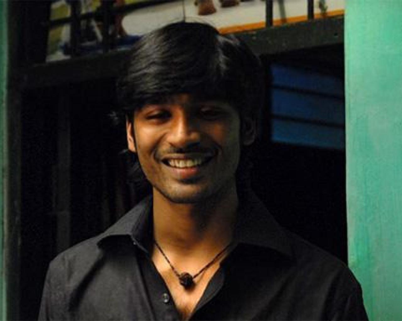 Dhanush Sad Wallpapers - Top Free Dhanush Sad Backgrounds - WallpaperAccess