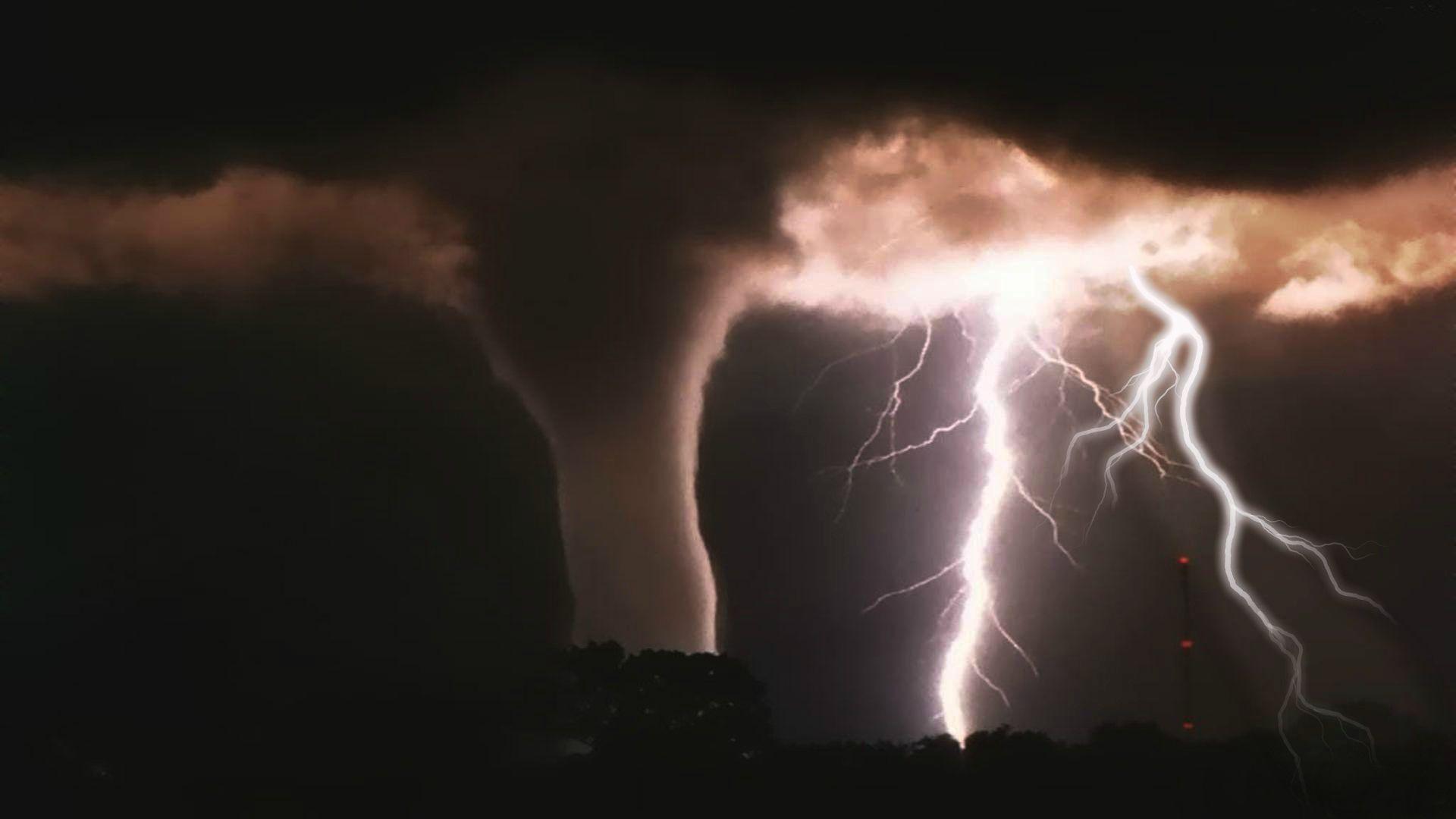 Tornado Wallpapers - Top Free Tornado Backgrounds - WallpaperAccess